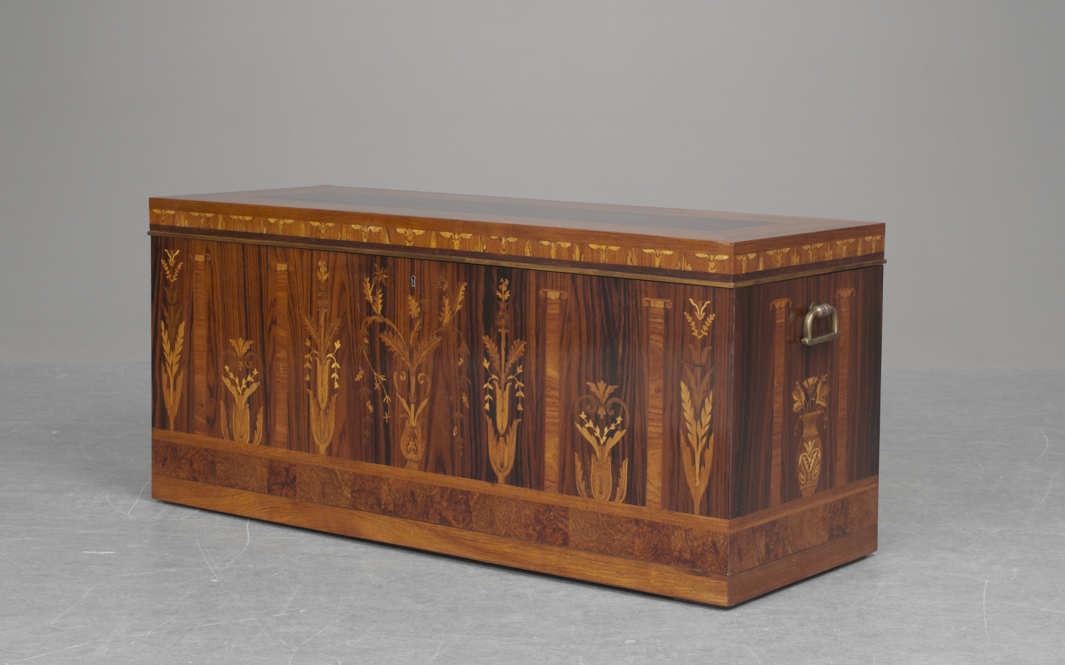 CARL MALMSTEN, kista, utförd av konstsnickare Sven Granlund, ca 1932 ...