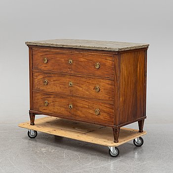 Byrå, sengustaviansk, omkring år 1800. - Bukowskis