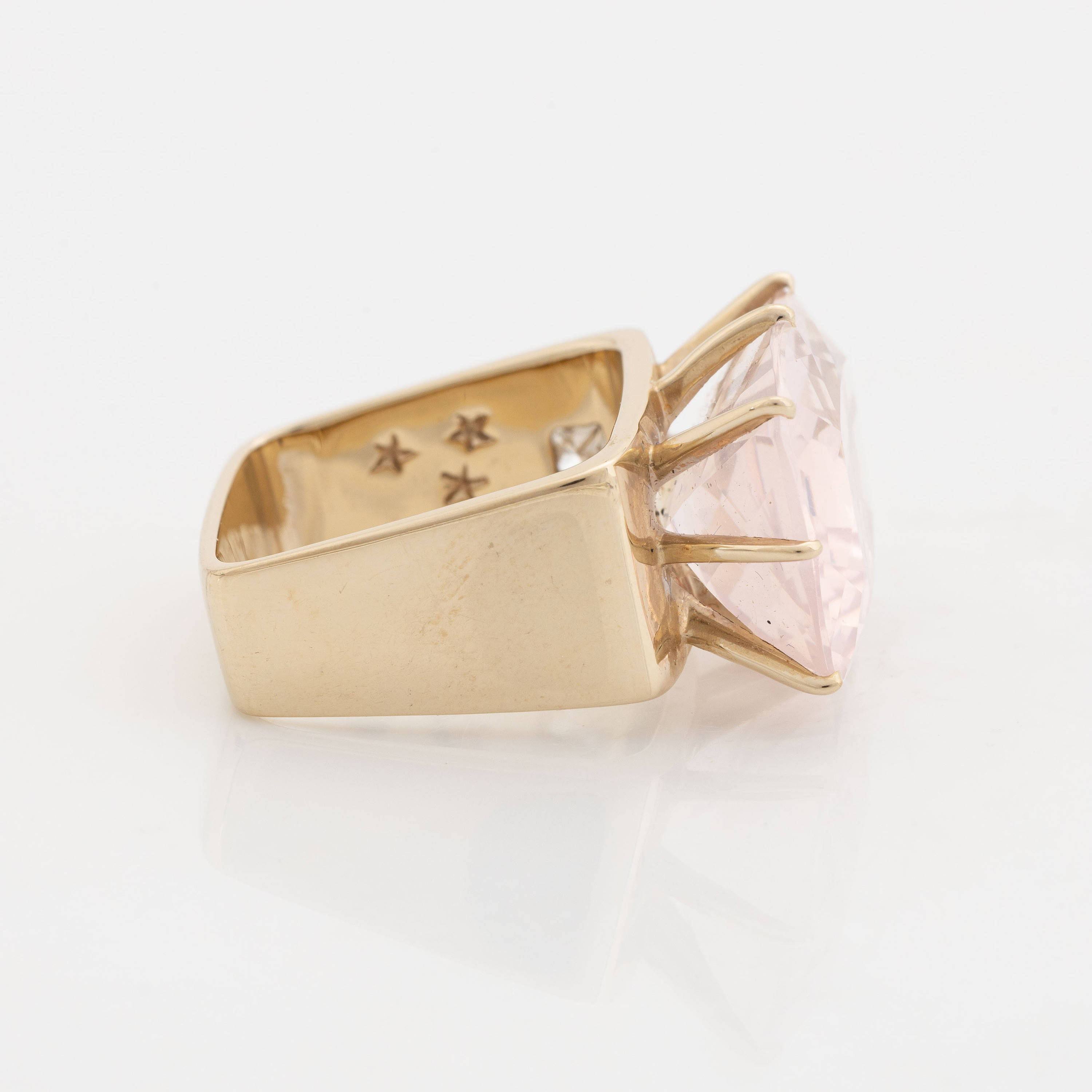 Ring, H.Stern, guld med rosenkvarts. - Bukowskis