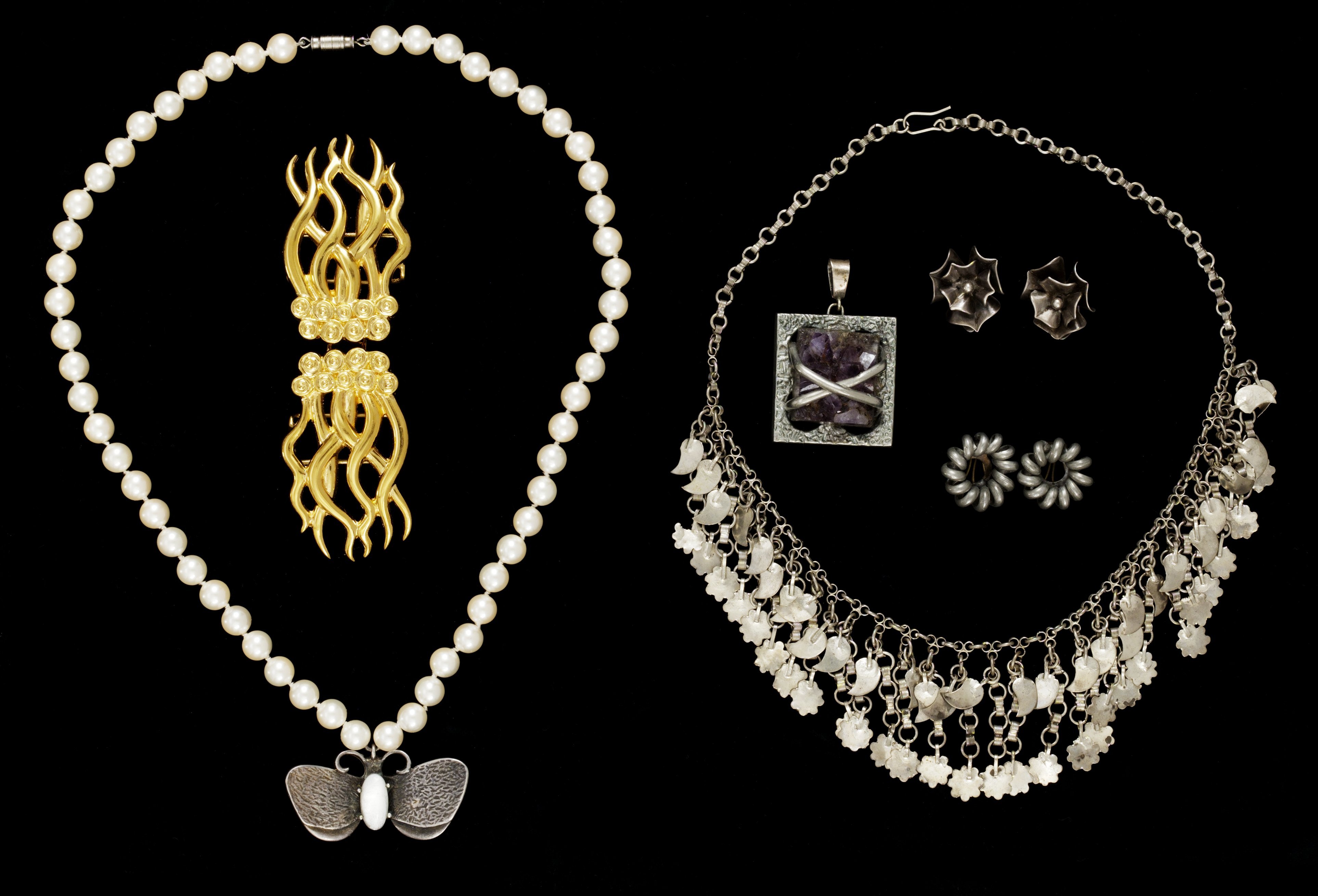 BIJOUTERIER, 6 delar, Firma Svenskt Tenn, inköpt 1960-tal. - Bukowskis