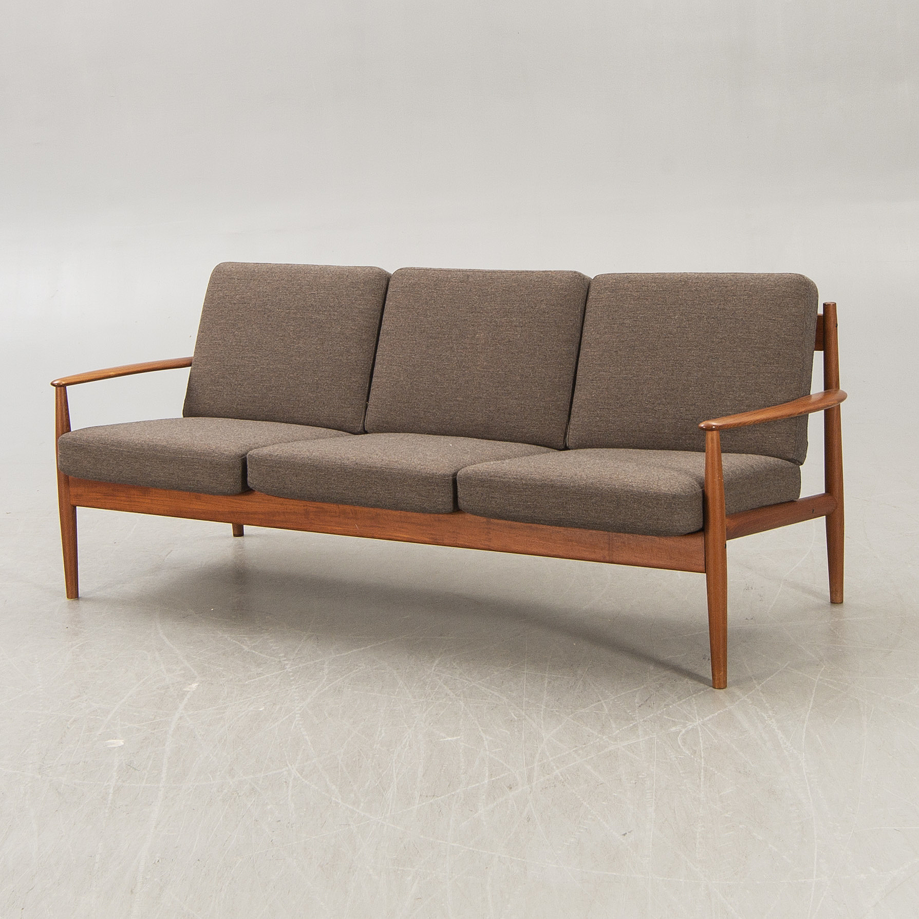 Grete Jalk, a 1960s teak sofa France & Son. - Bukowskis