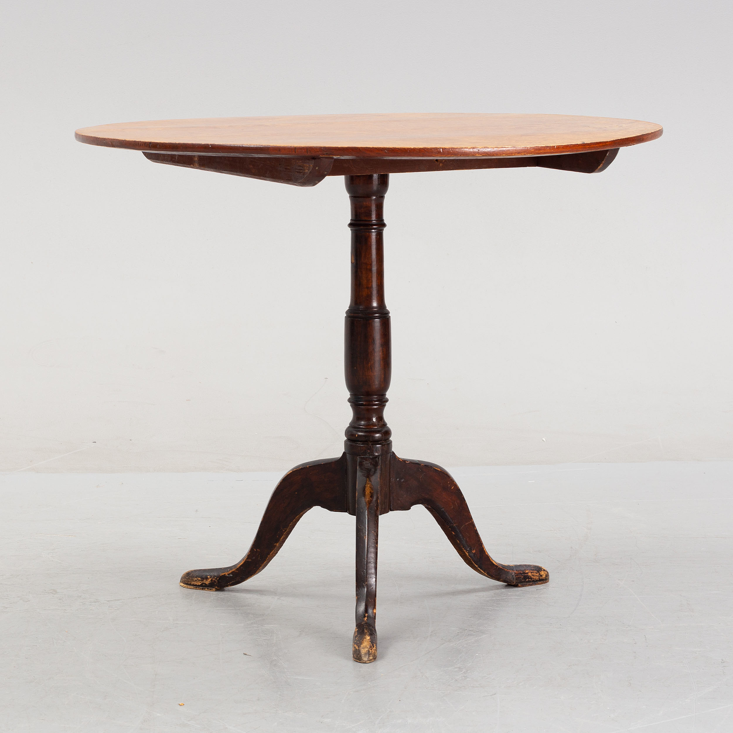 Fällbord, av Lars Eric Lindell (Mästare i Köping 1818-1843). - Bukowskis