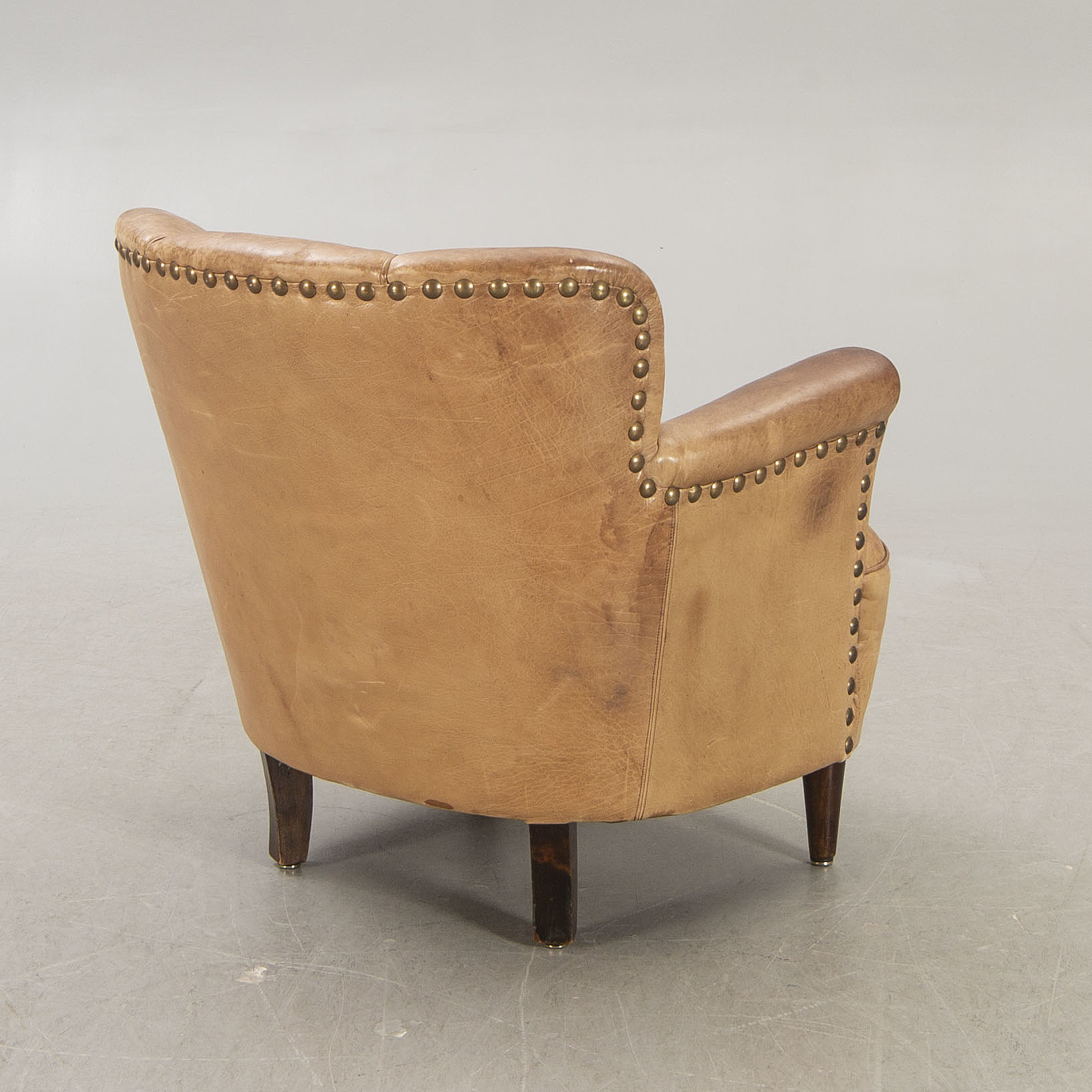 A 1920/30s leather armchair. - Bukowskis
