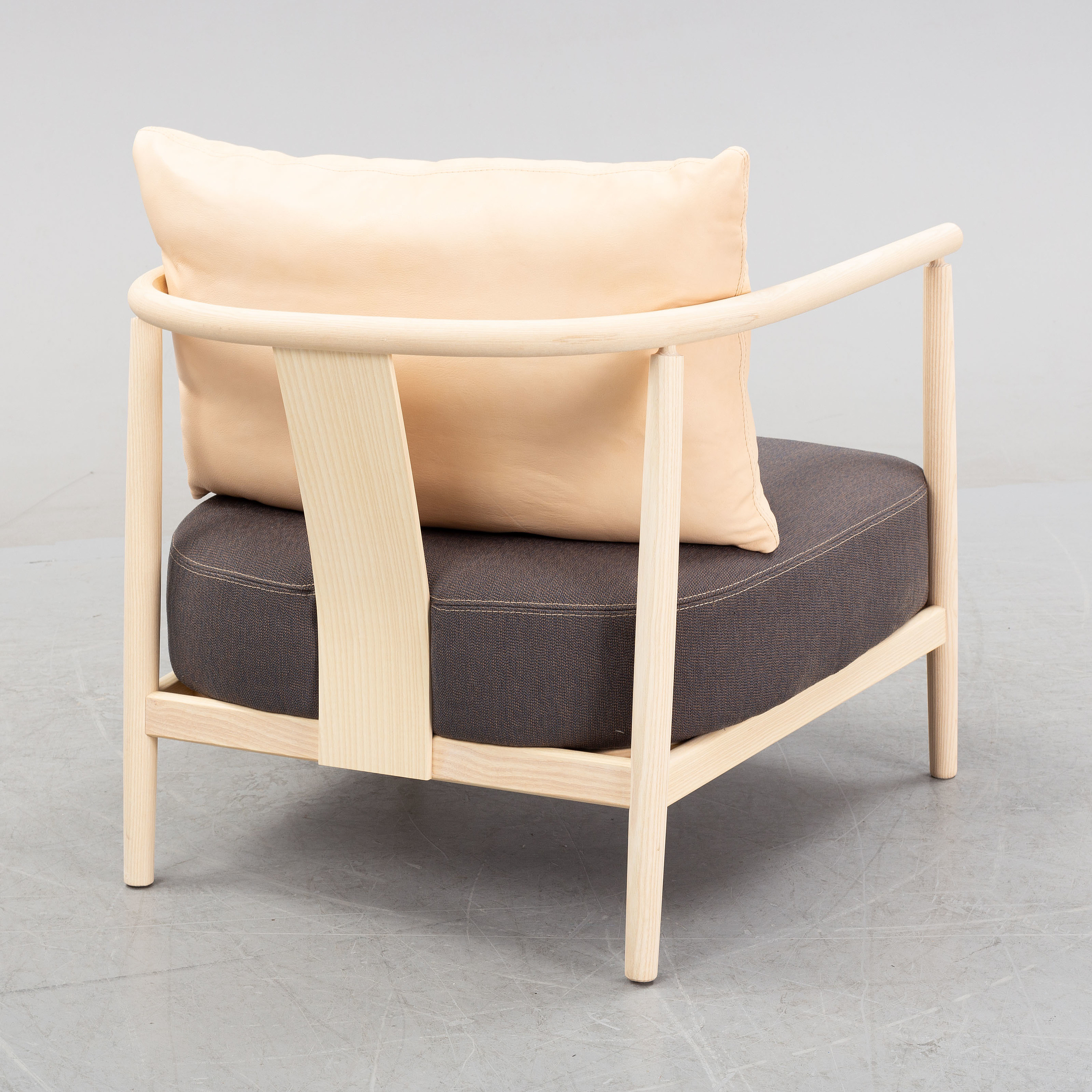 Pierre Sindre, an ash 'Humble' easy chair, Gemla, Diö. - Bukowskis