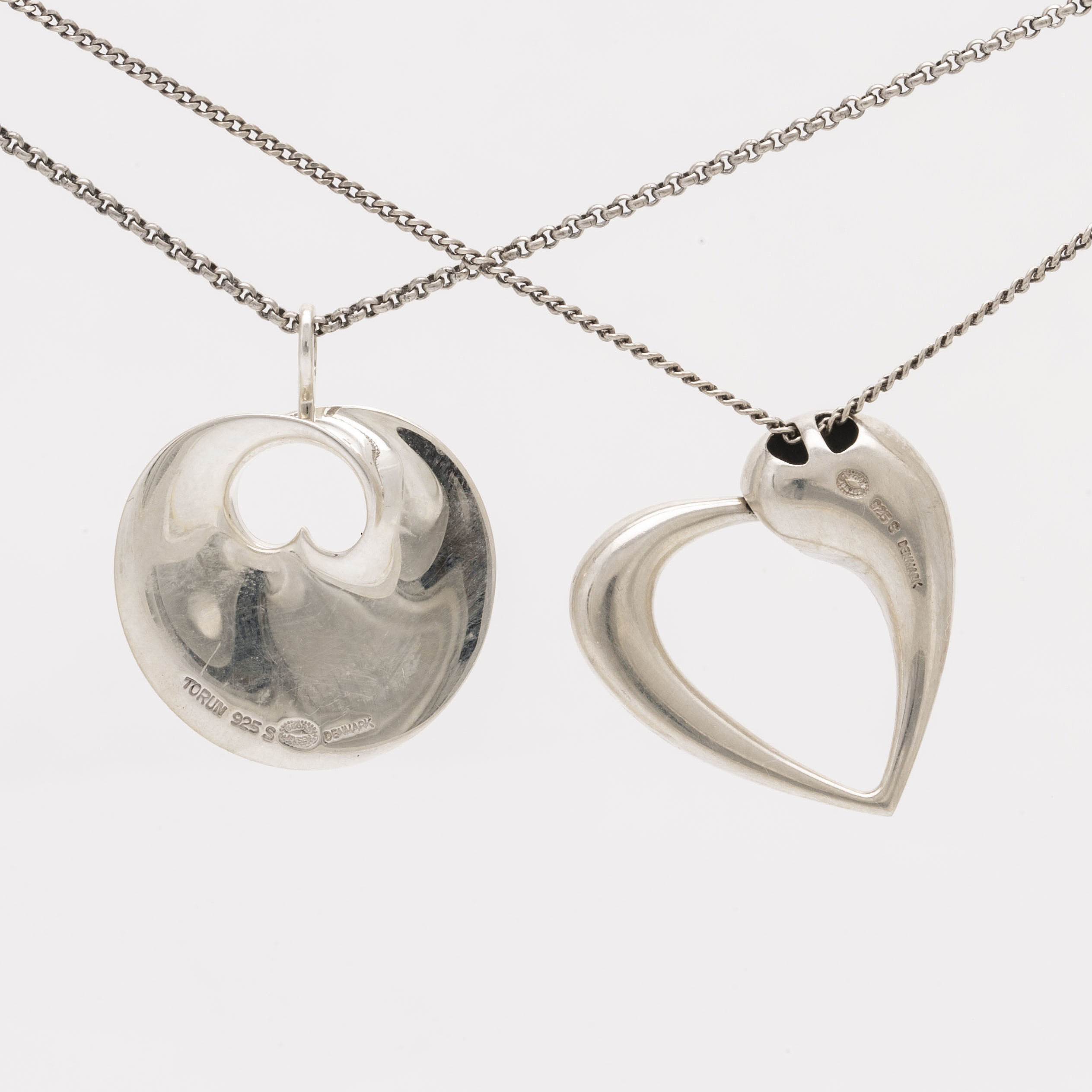 Georg Jensen 2 hängen med kedjor,sterling silver, "Artist heart" av ...