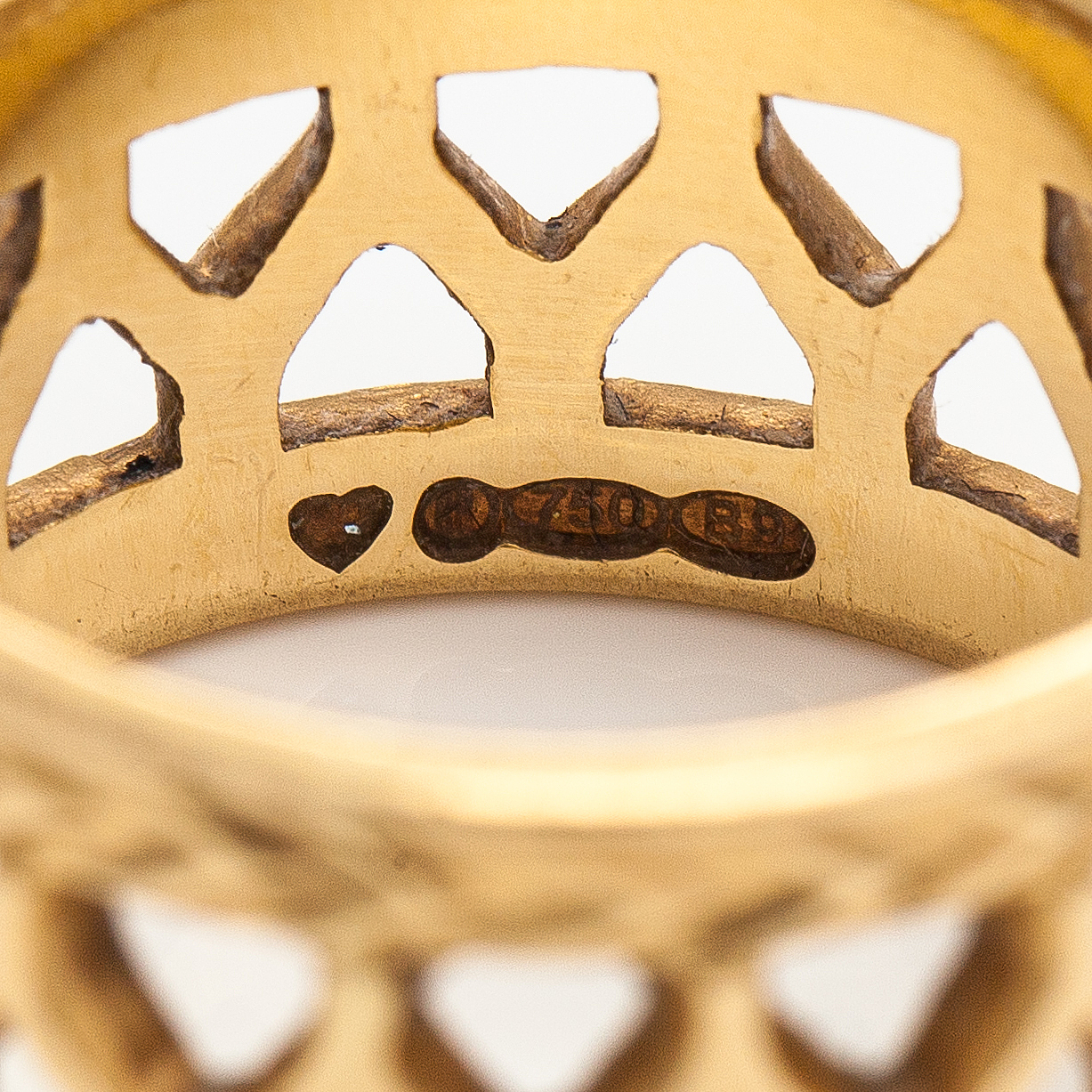 An 18K gold ring. Kalevala Koru, Helsinki 2003. - Bukowskis