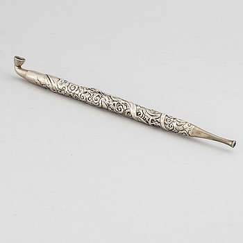 A Japanese silver opium pipe, Meiji period (1868-1912). | Barnebys