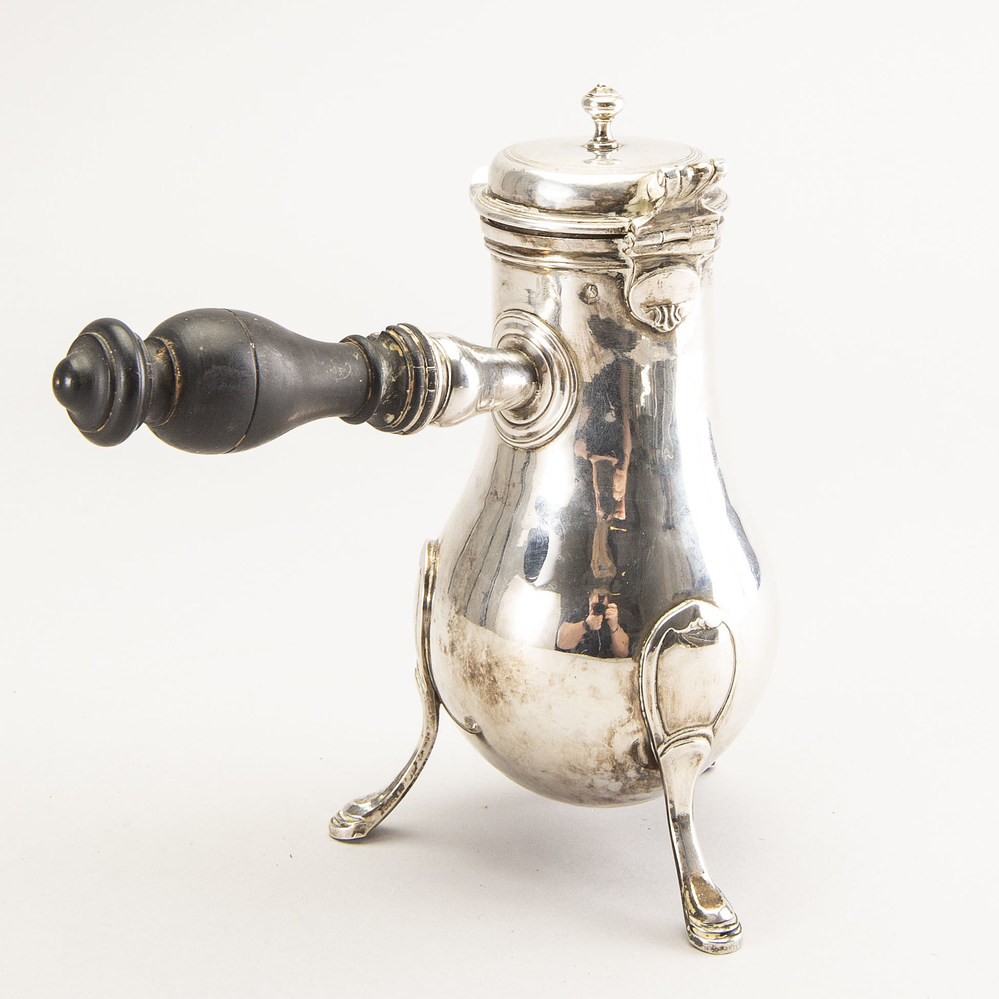 A French late 18th century silver coffee pot. - Bukowskis