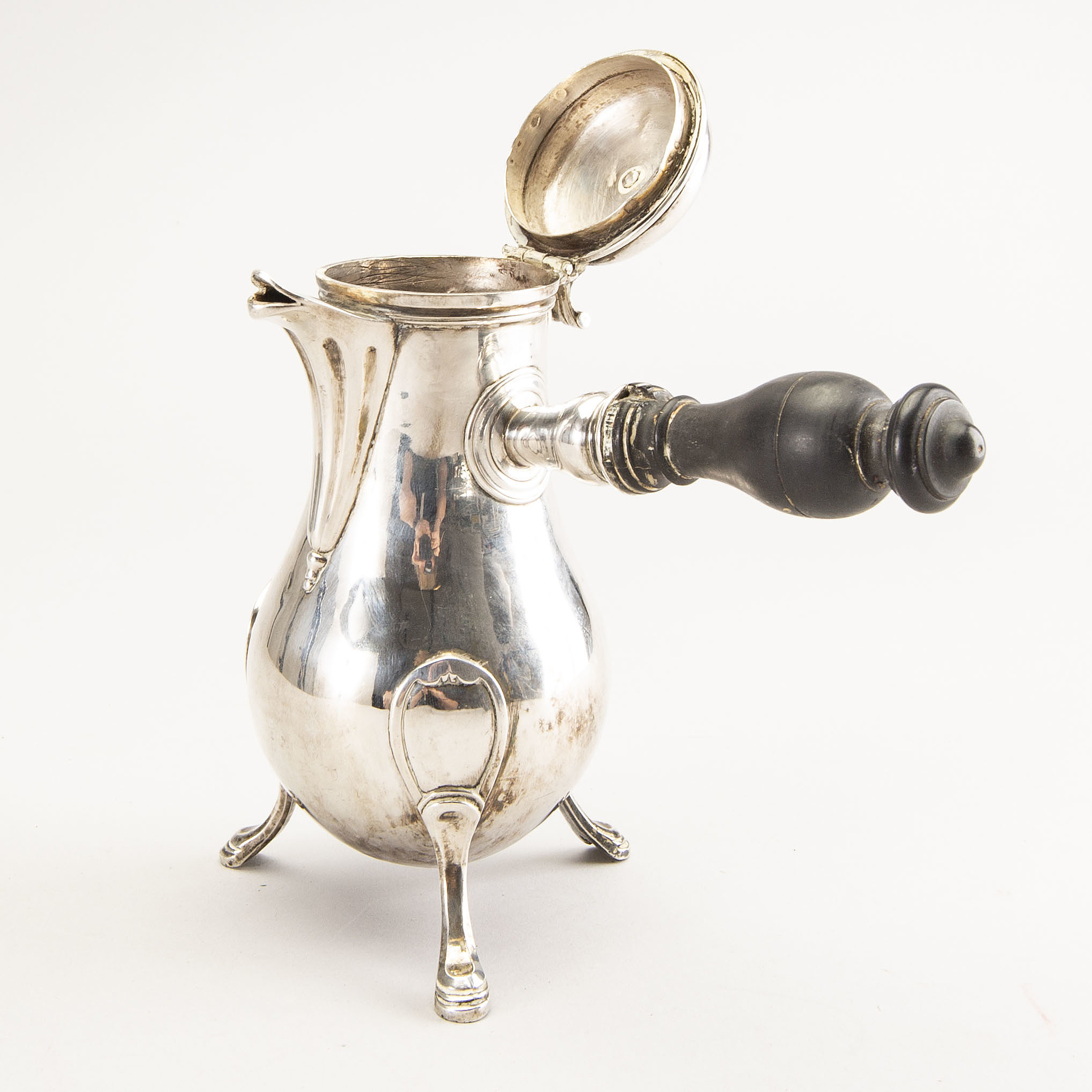 A French late 18th century silver coffee pot. - Bukowskis