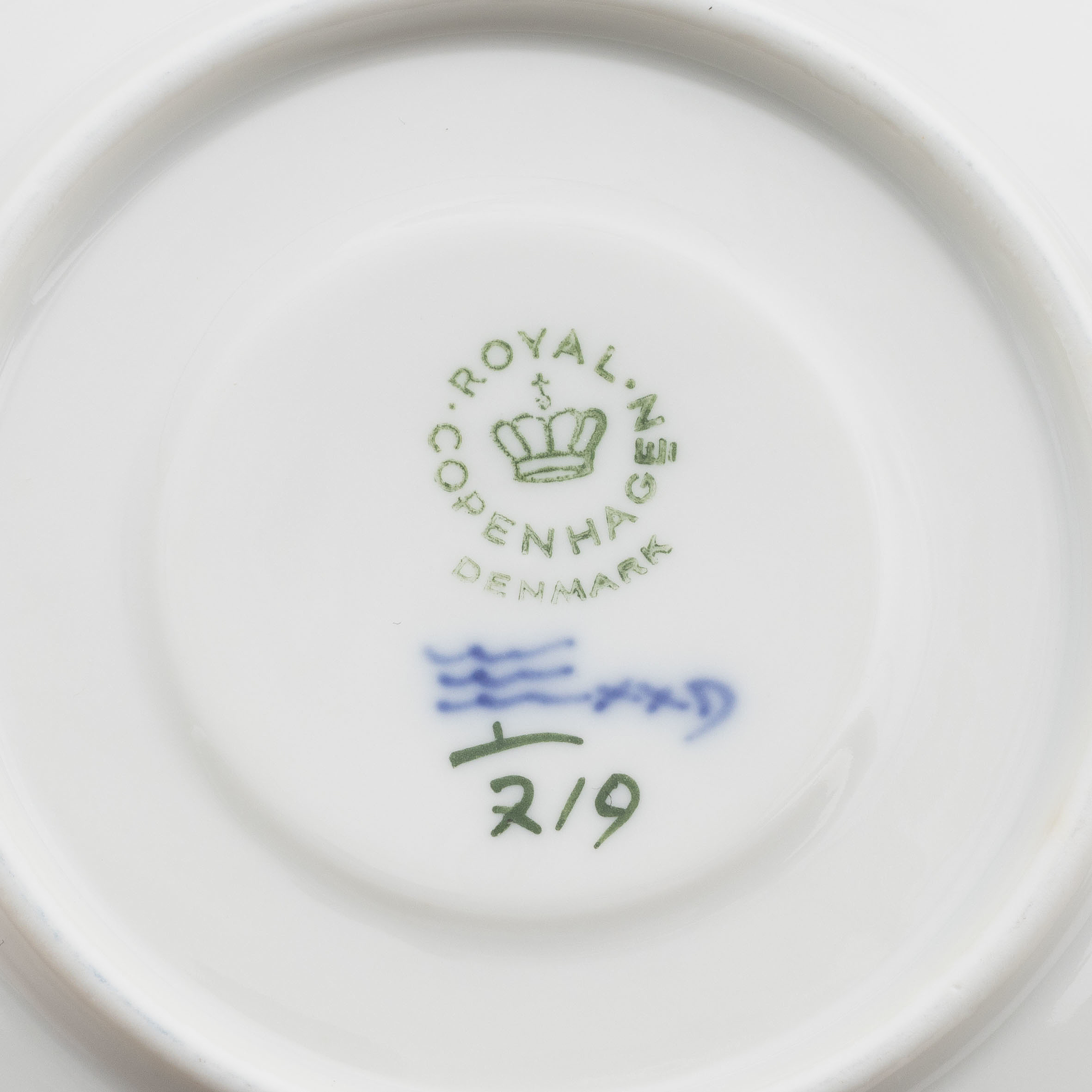 A set of 34 'Musselmalet' porcelain service pieces, Royal Copenhagen ...