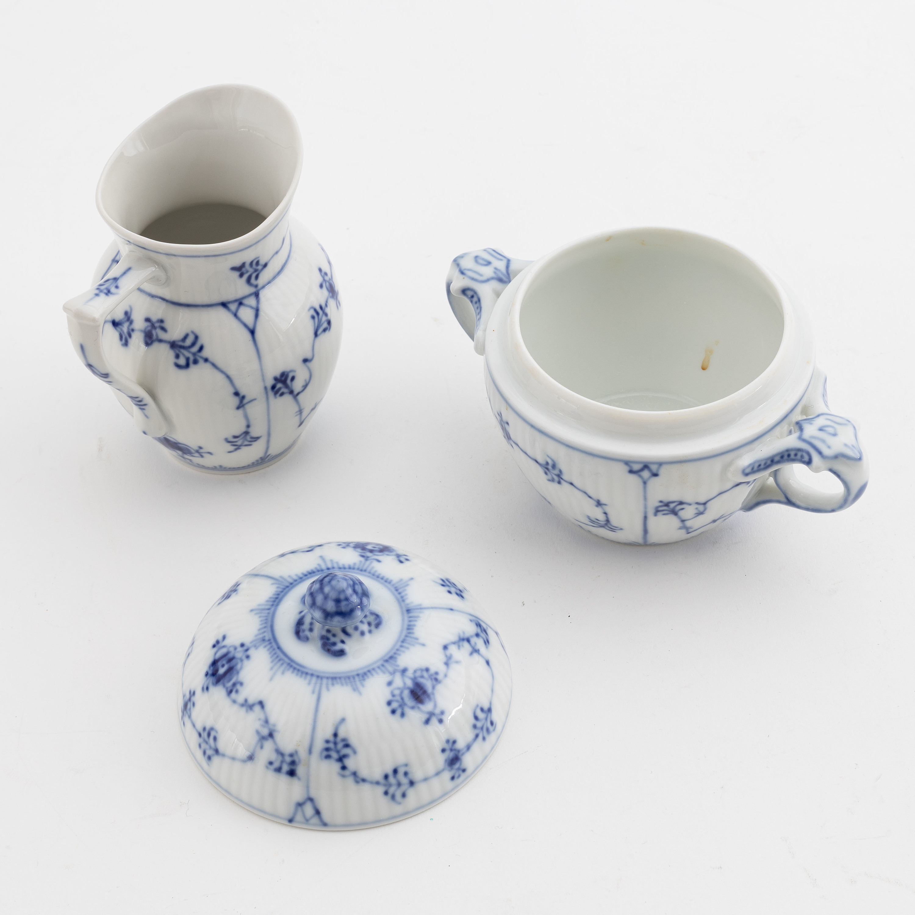 A set of 34 'Musselmalet' porcelain service pieces, Royal Copenhagen ...