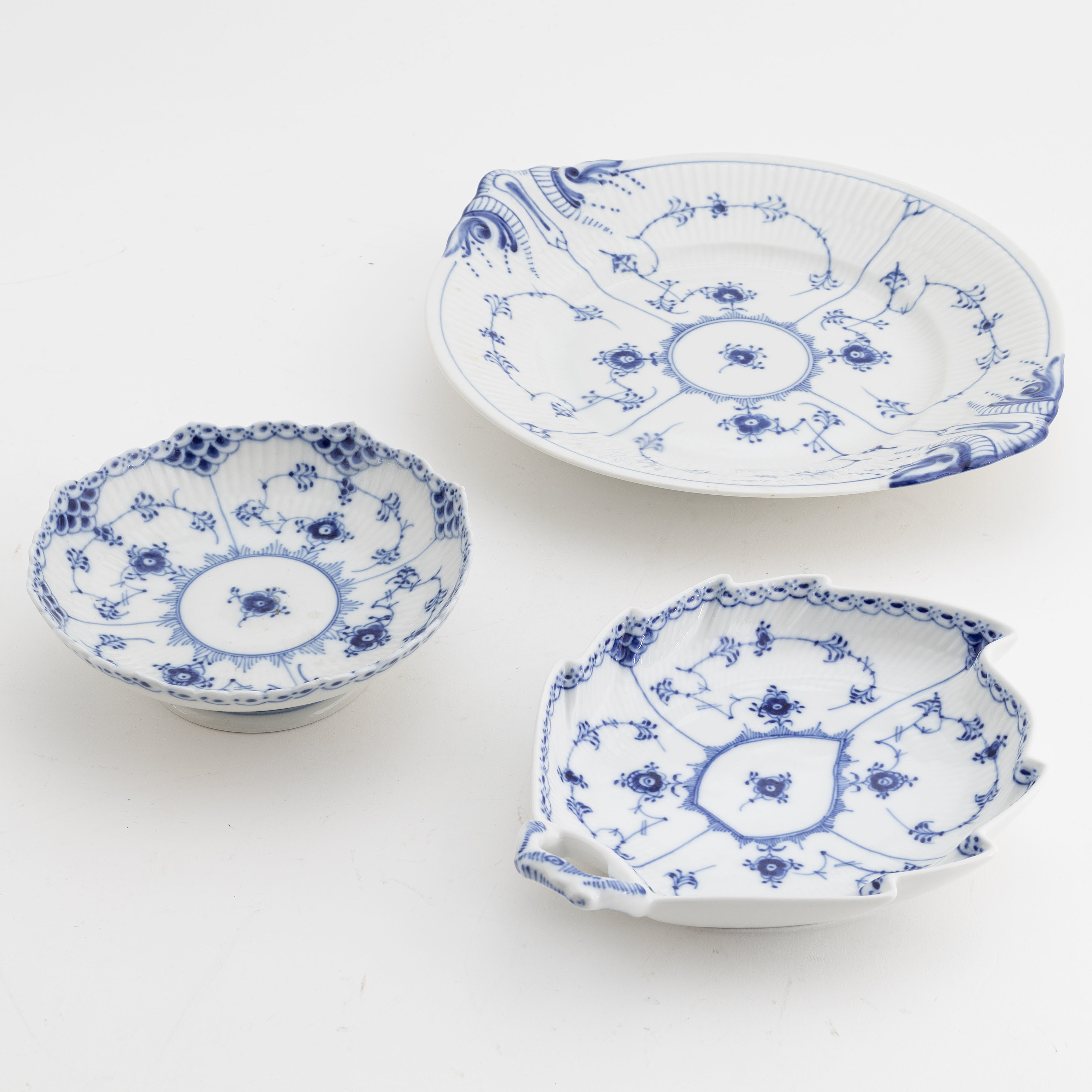 A set of 34 'Musselmalet' porcelain service pieces, Royal Copenhagen ...