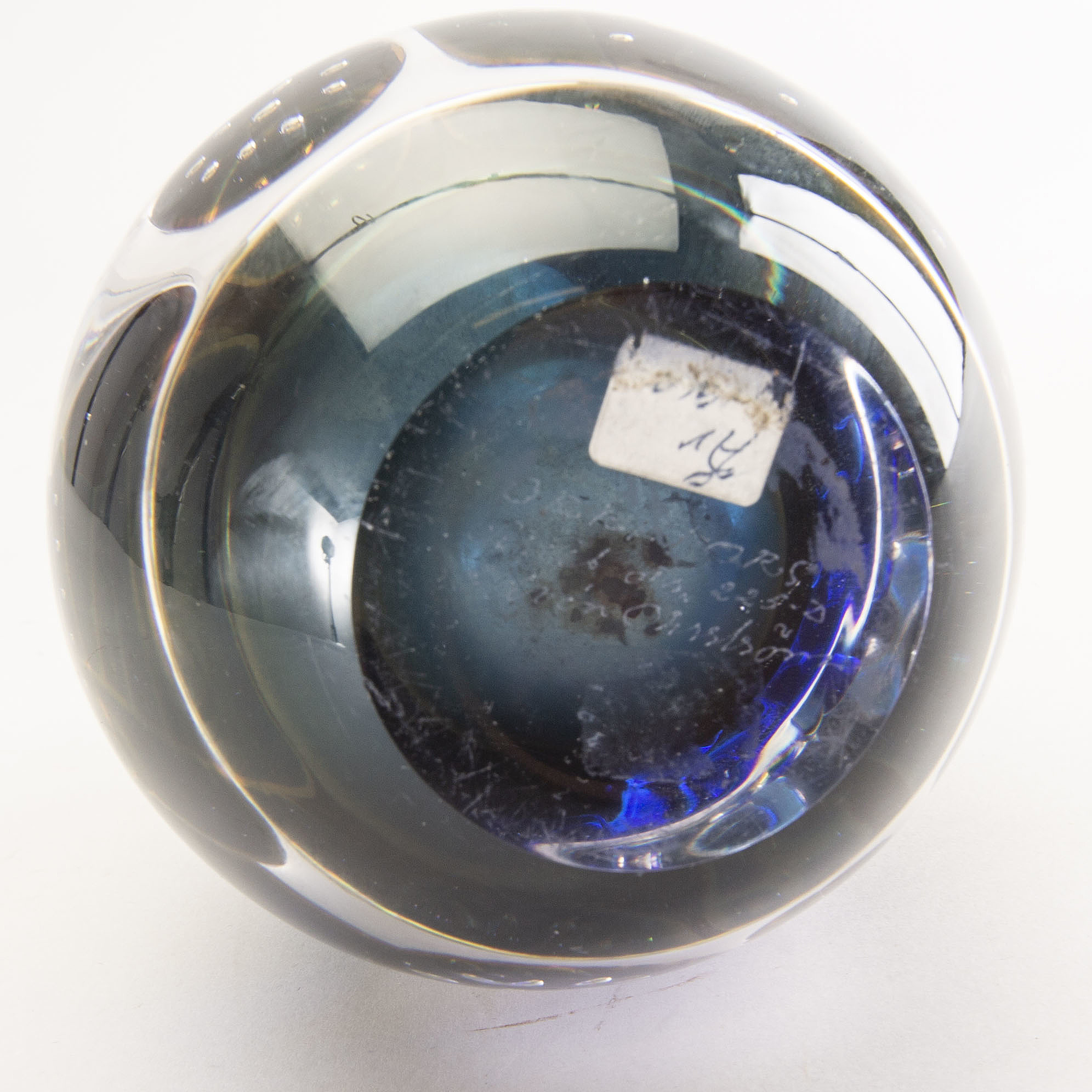 Edvin Öhrström, a signed and numbered ariel glass vase. - Bukowskis