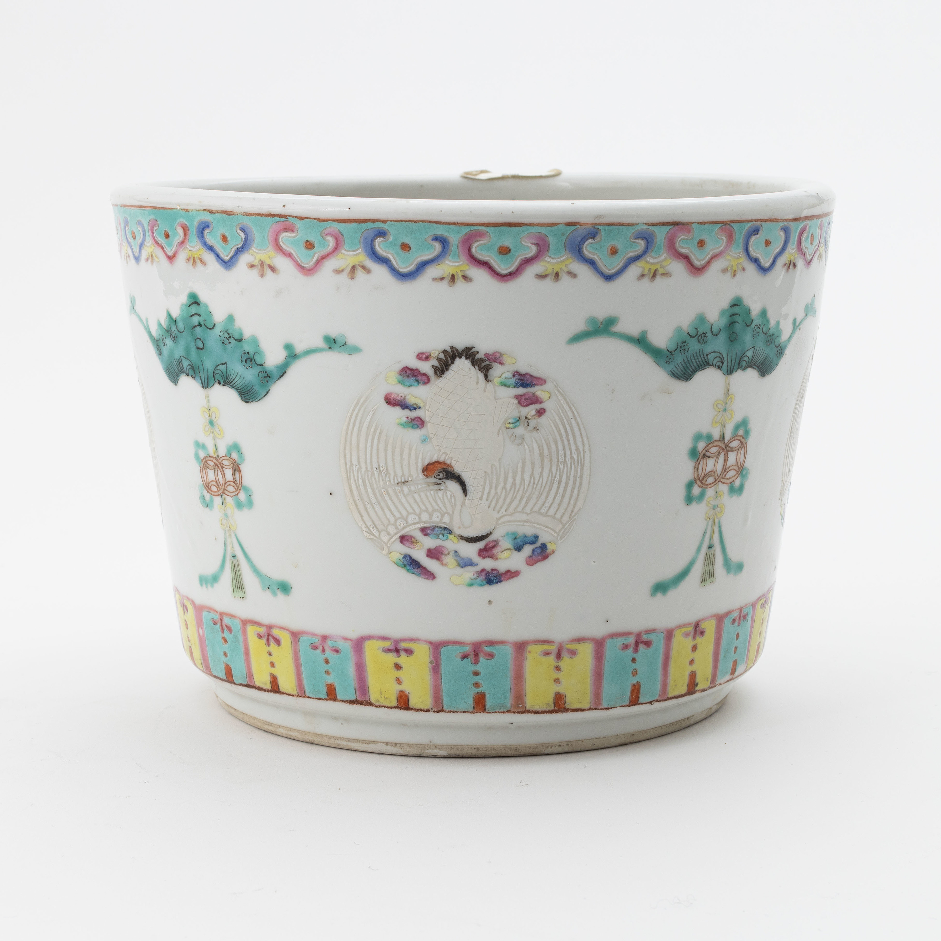 An enamelled Chinese flower pot, late Qing dynasty. - Bukowskis