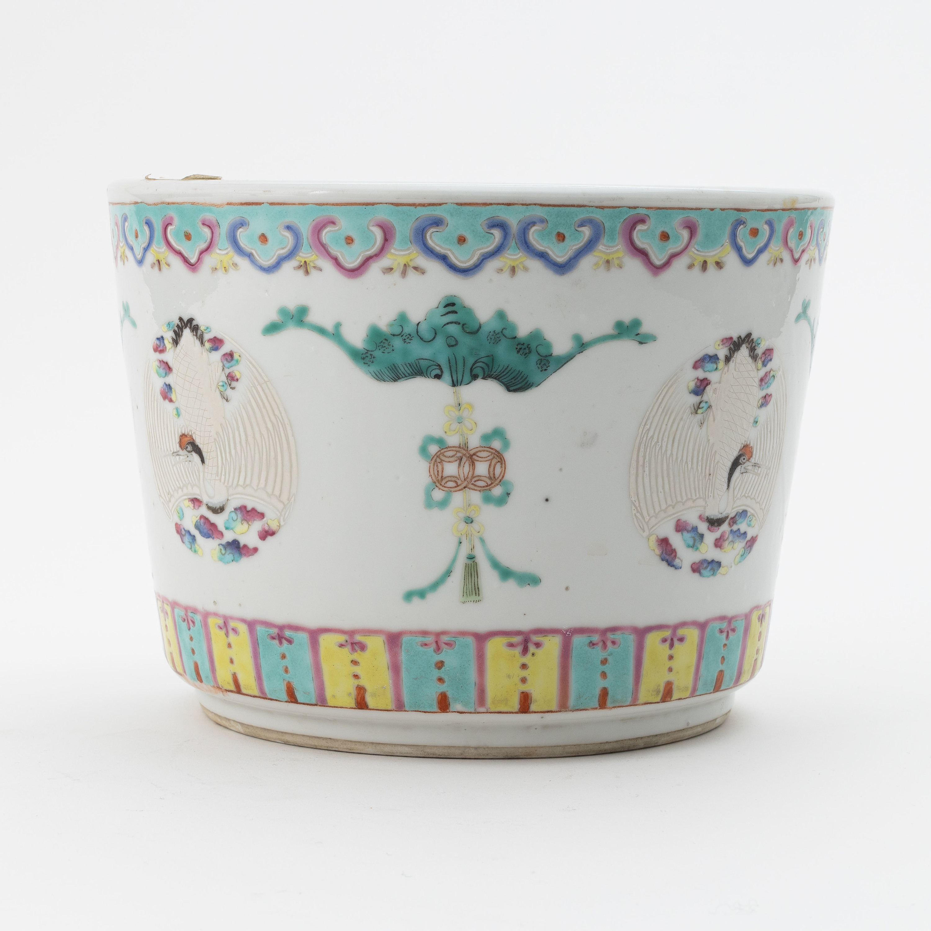 An enamelled Chinese flower pot, late Qing dynasty. - Bukowskis
