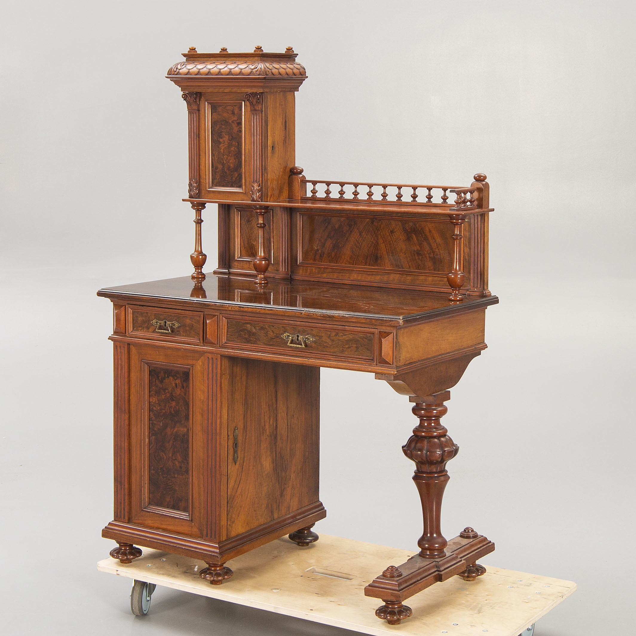 A walnut Neo Renaissance desk later part of the 19th century. - Bukowskis