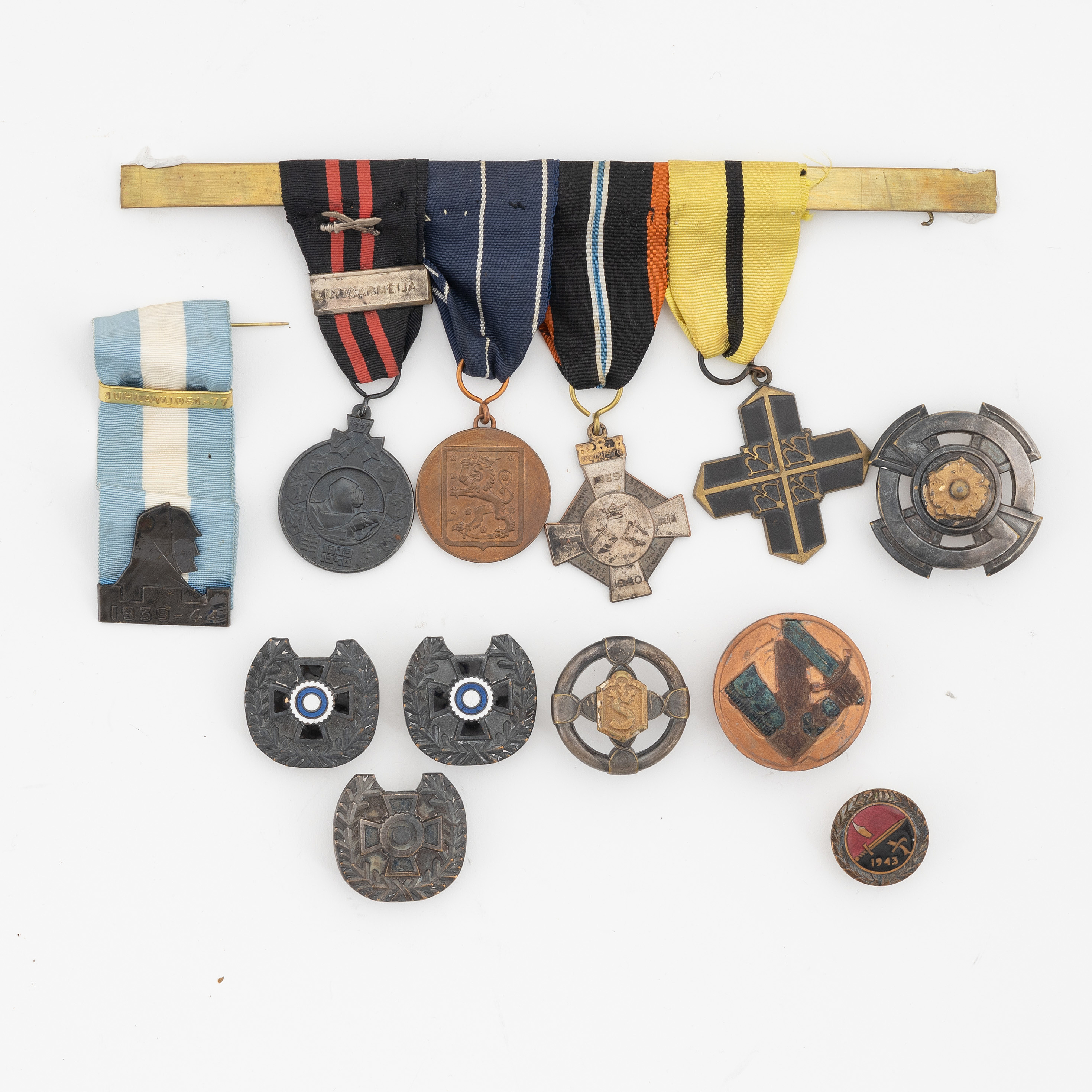 A lot with twelve Finnish medals from WWII. - Bukowskis