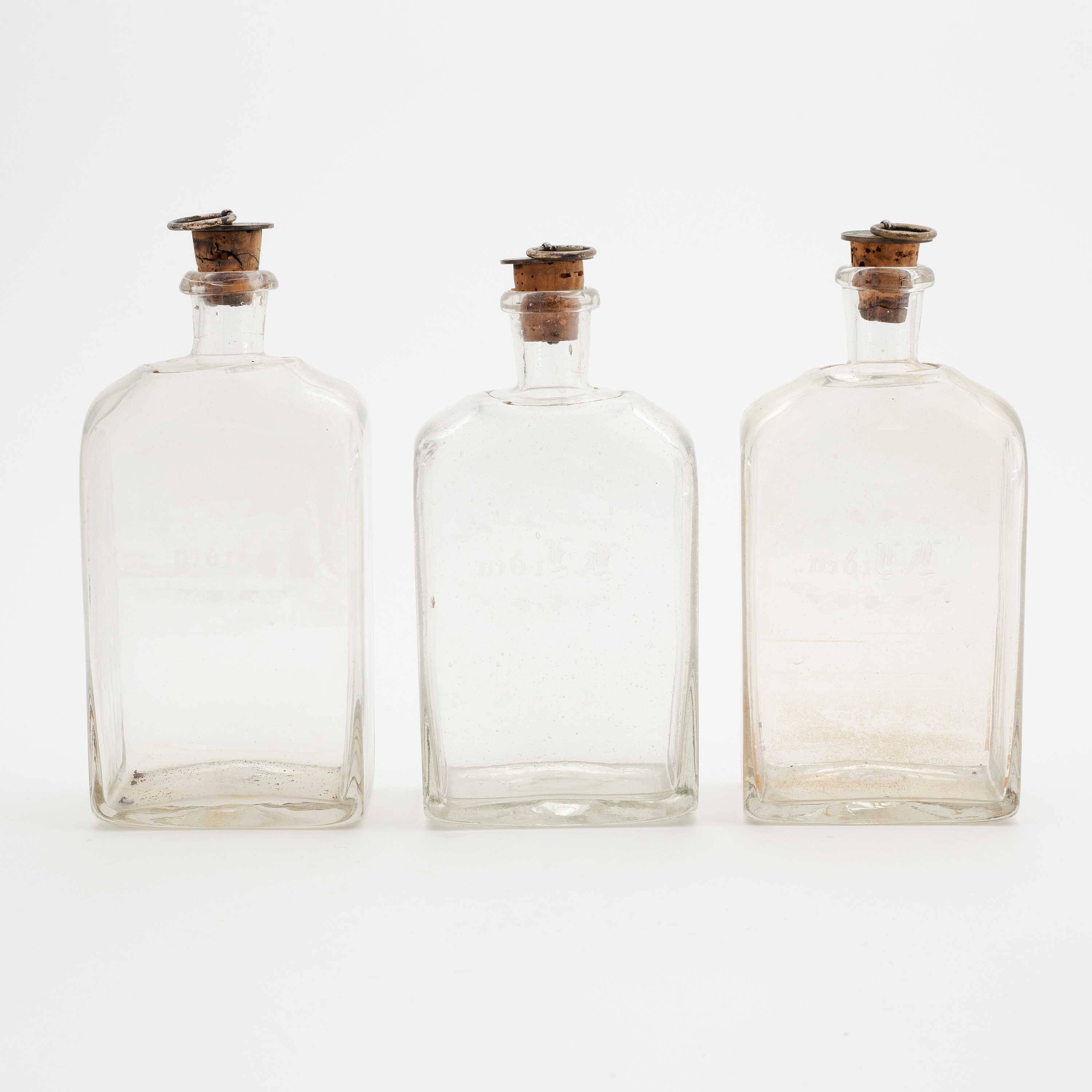 Flaskschatull, med flaskor, 1800-tal. - Bukowskis