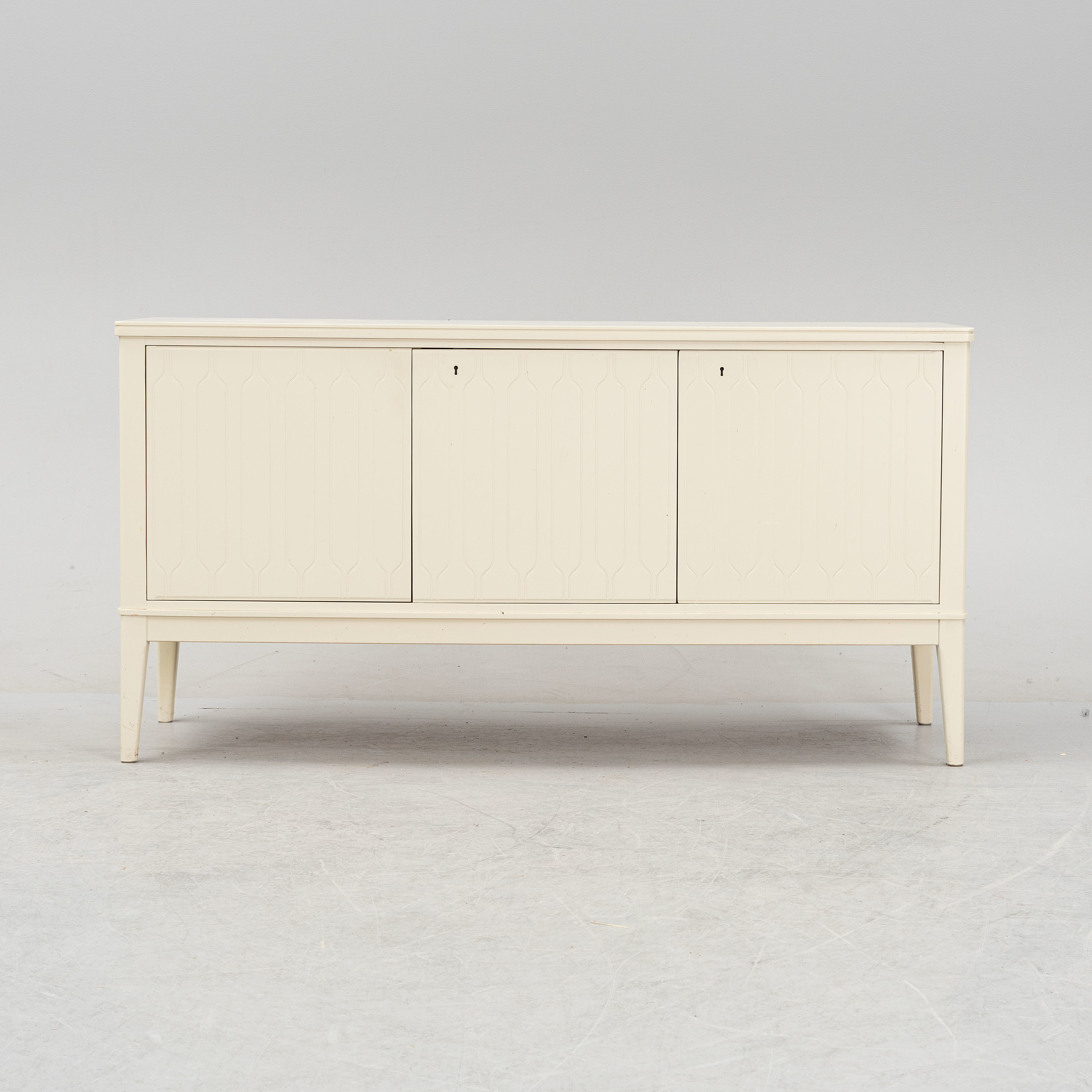 A painted sideboard, late 20th Century. - Bukowskis