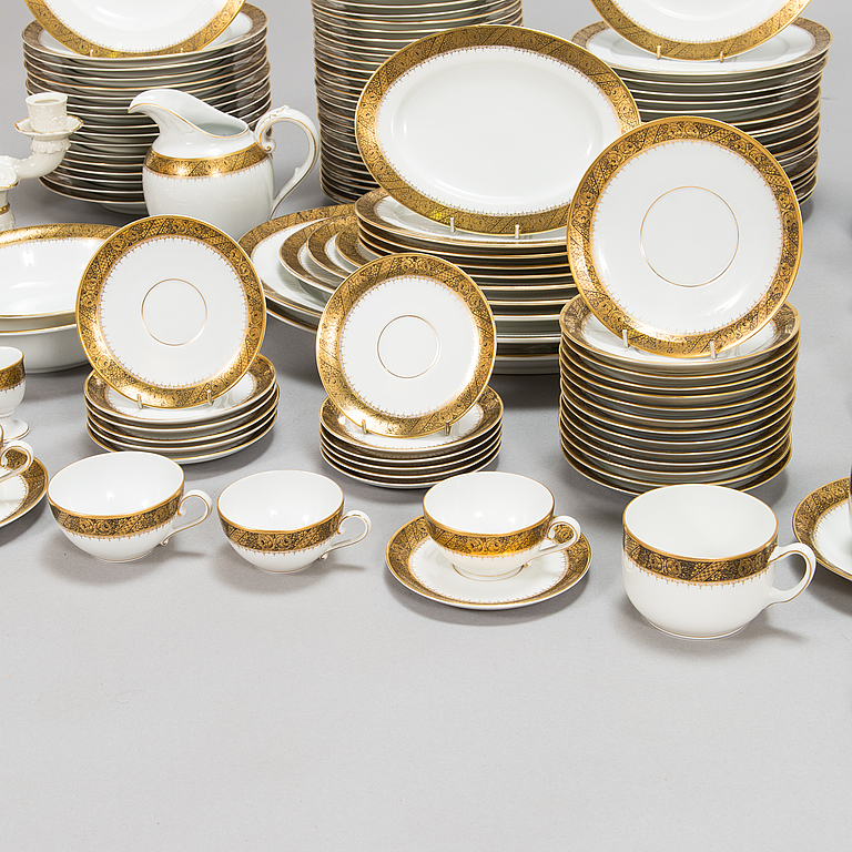 A 147-piece Rosenthal dinnerware set in porcelain, Germany 1940s/50s ...