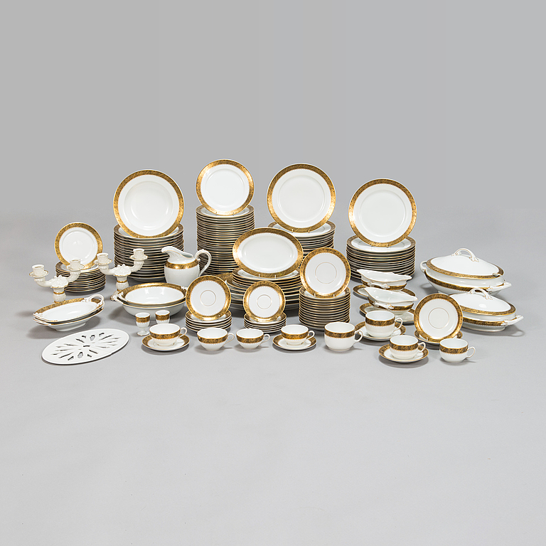A 147-piece Rosenthal dinnerware set in porcelain, Germany 1940s/50s ...