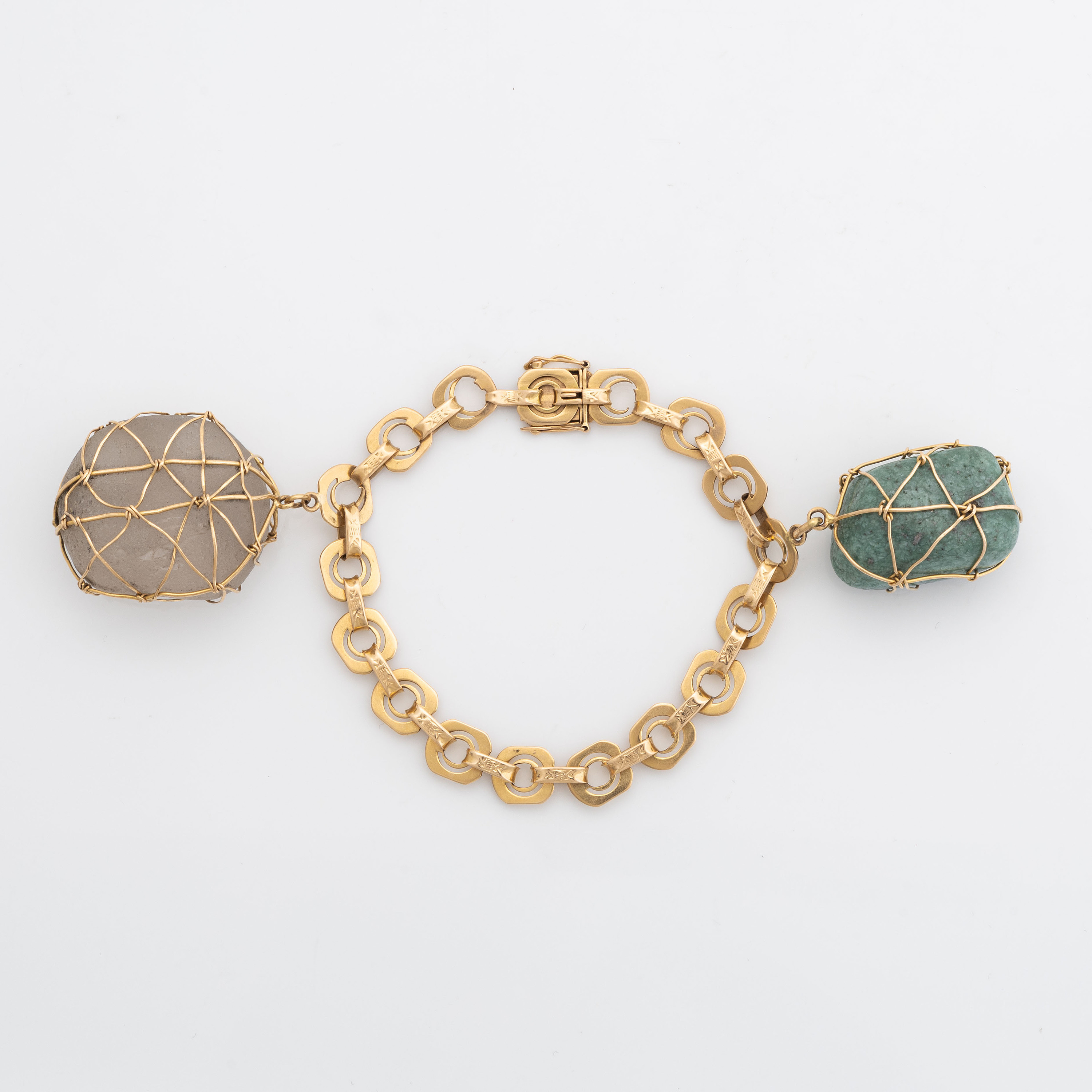 Armband 18K guld med två stenberlocker. - Bukowskis