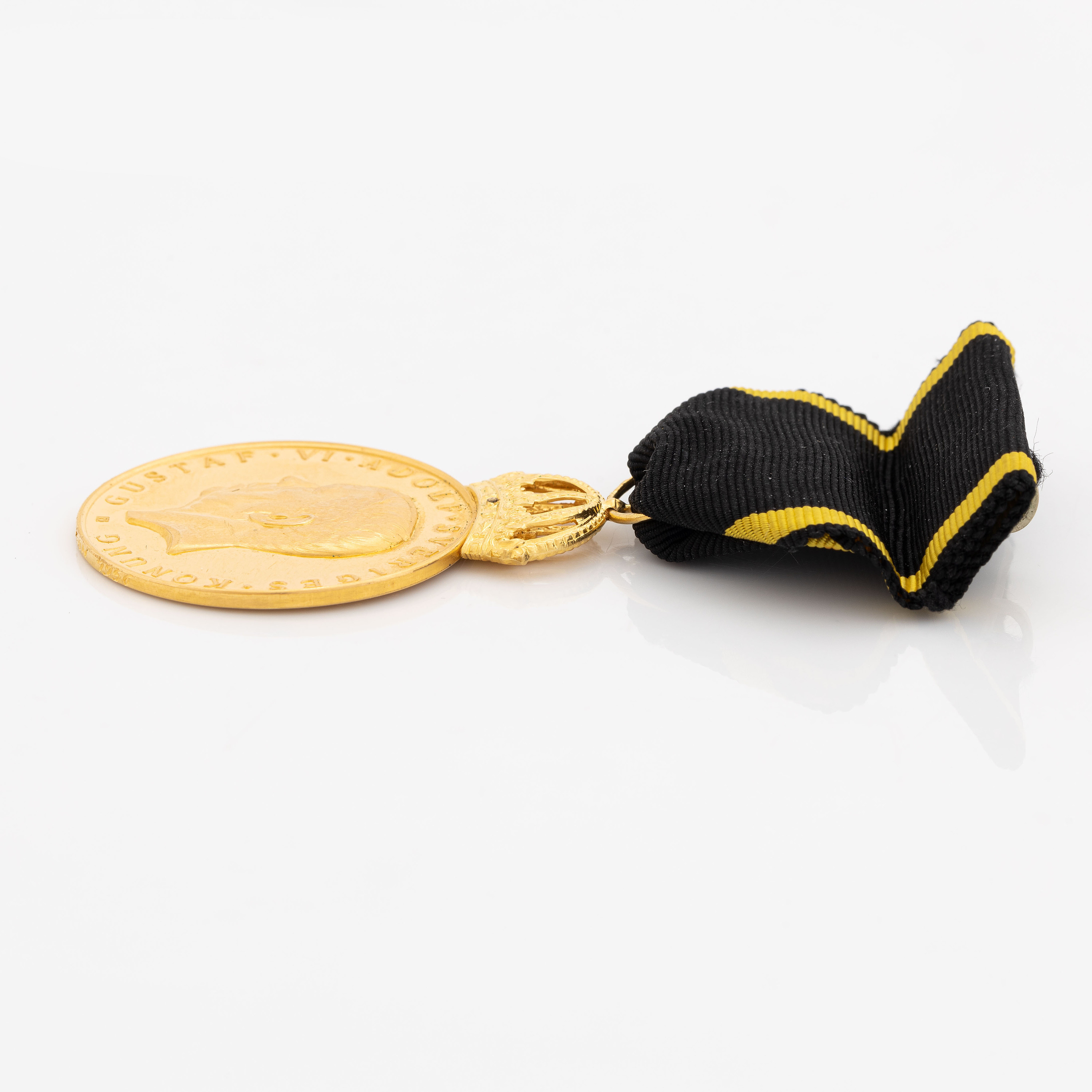 A Swedish 18 carat gold medal, - Bukowskis