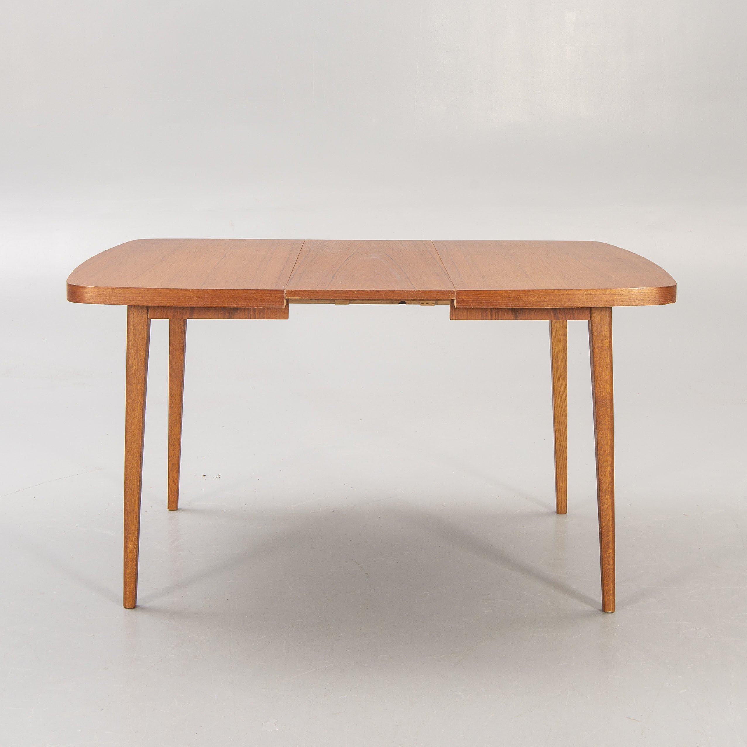 Dining table, 1960s. - Bukowskis
