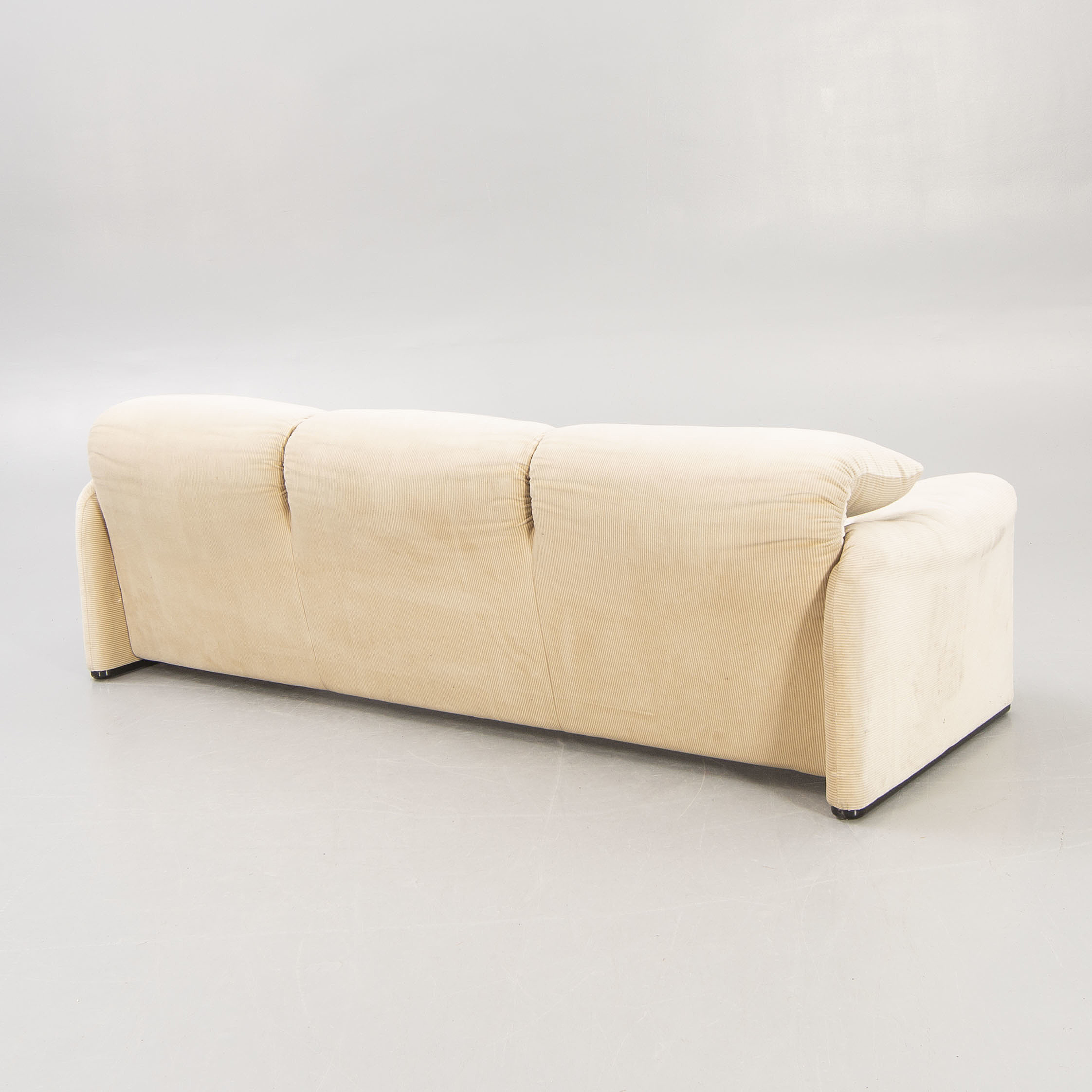 Vico Magistretti, soffa "Maralunga"för Cassina 1900-talets senare del ...