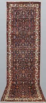 Gallerimatta, Baktiari, ca 414 x 110 cm. - Bukowskis