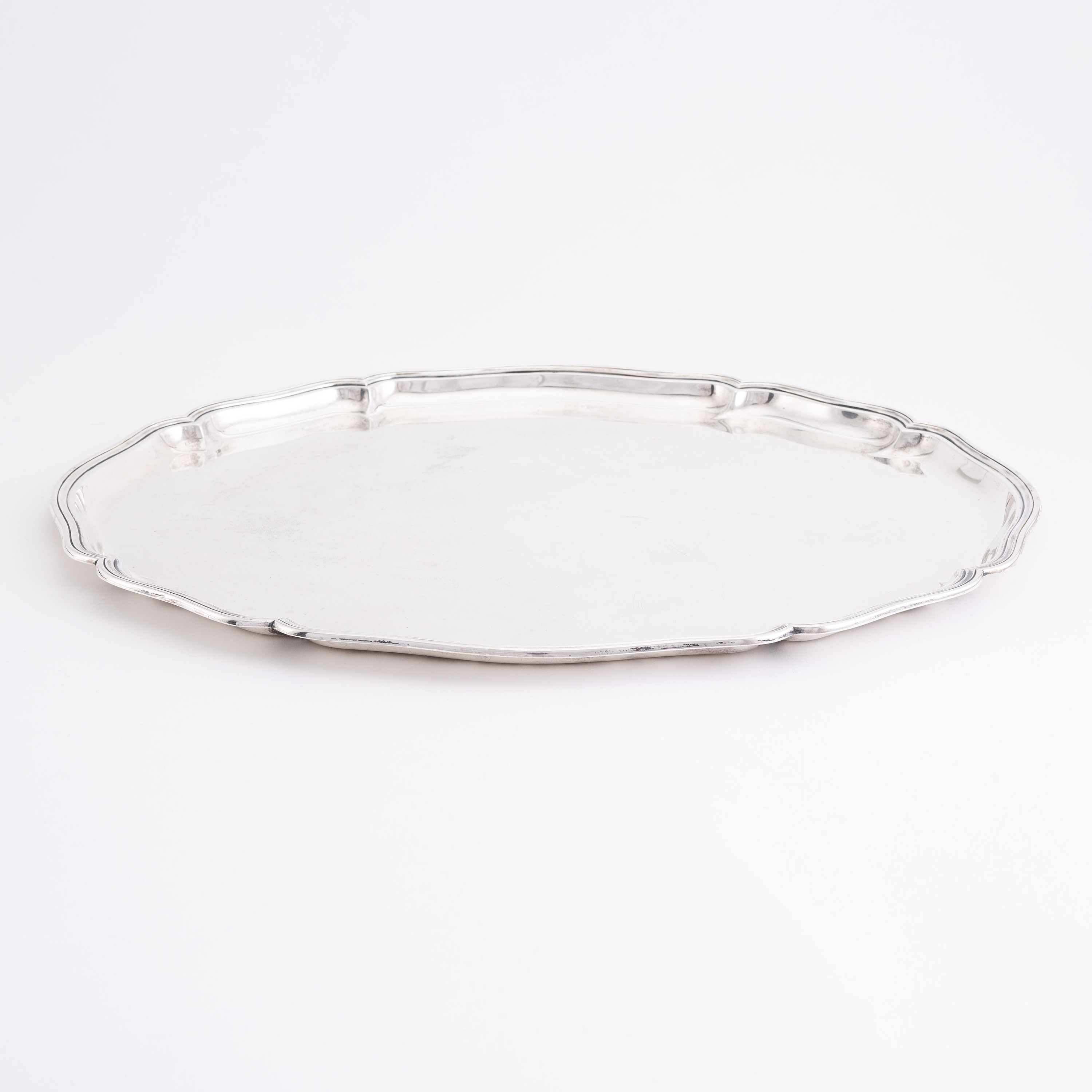 A rococo-style silver charger, 20th century. - Bukowskis