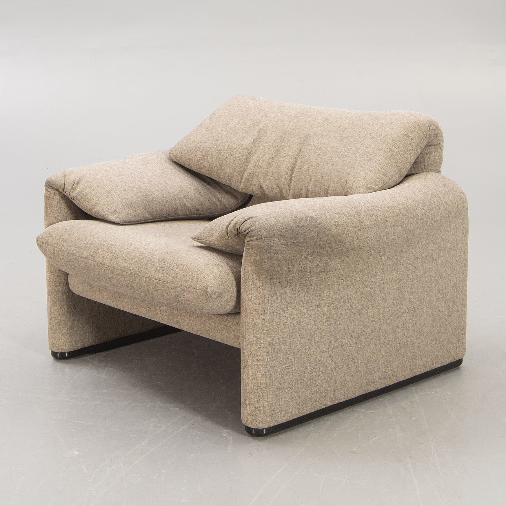 Vico Magistretti, armchair, "Maralunga", Italy. - Bukowskis