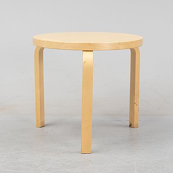Alvar Aalto, a model 90D coffee table from Artek, Finland. - Bukowskis