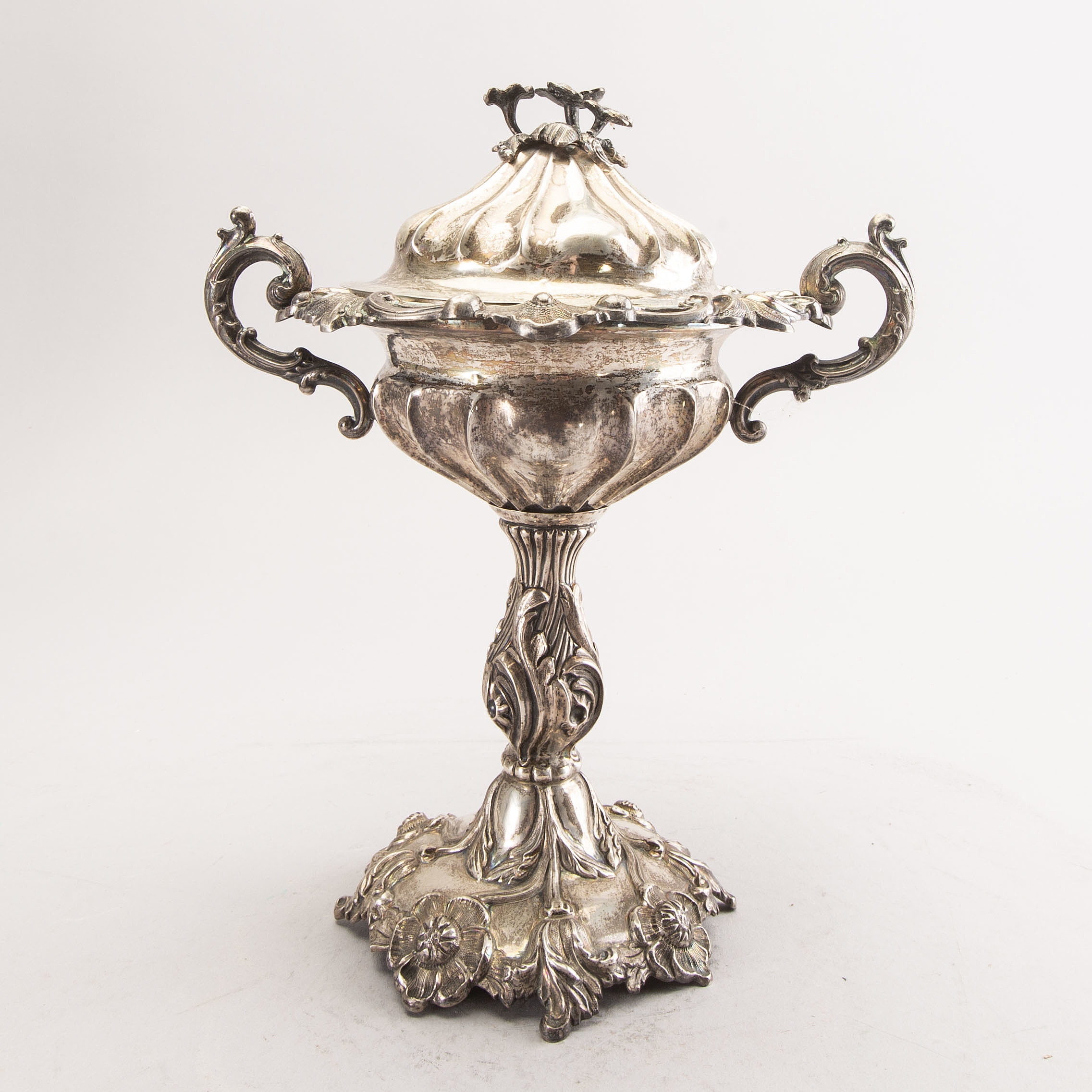 Christian Hammer strösockerskål silver Stockholm 1860 nyrokoko. - Bukowskis