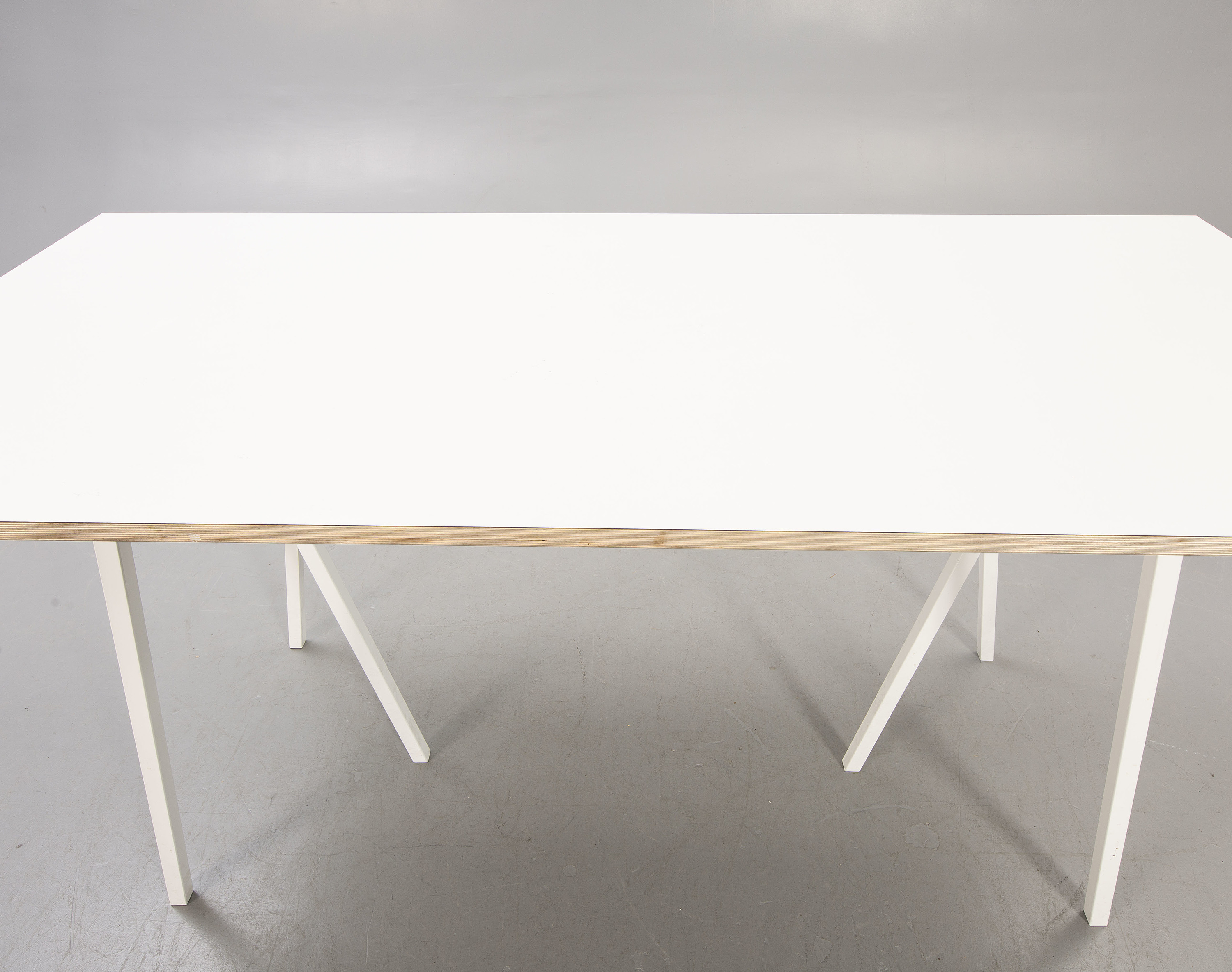 Leif Jørgensen, bord, "Loop Stand", Hay, Danmark 2000-tal. - Bukowskis