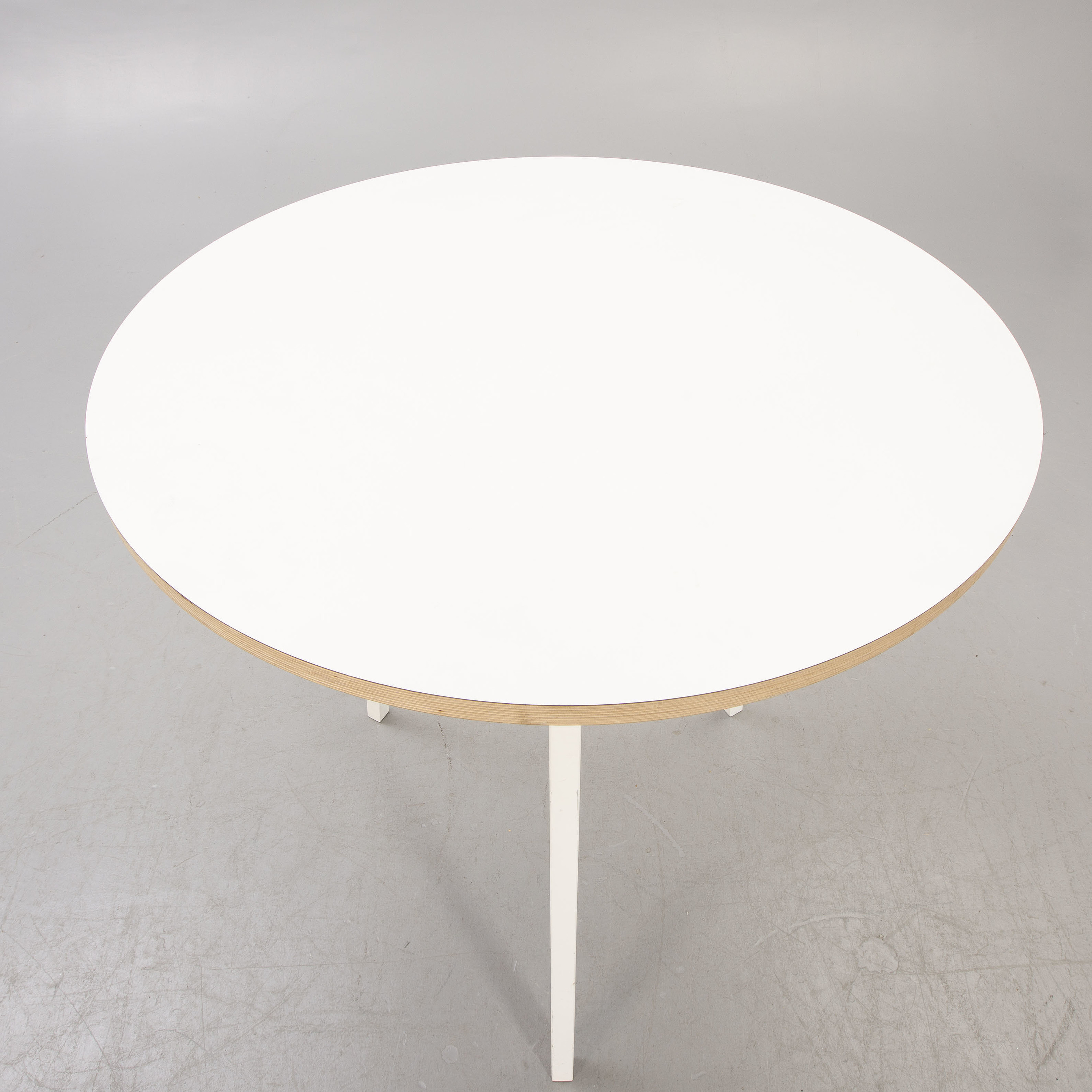 A Leif Jørgensen "Loop Stand" table for Hay, Denmark 21st century. - Bukowskis