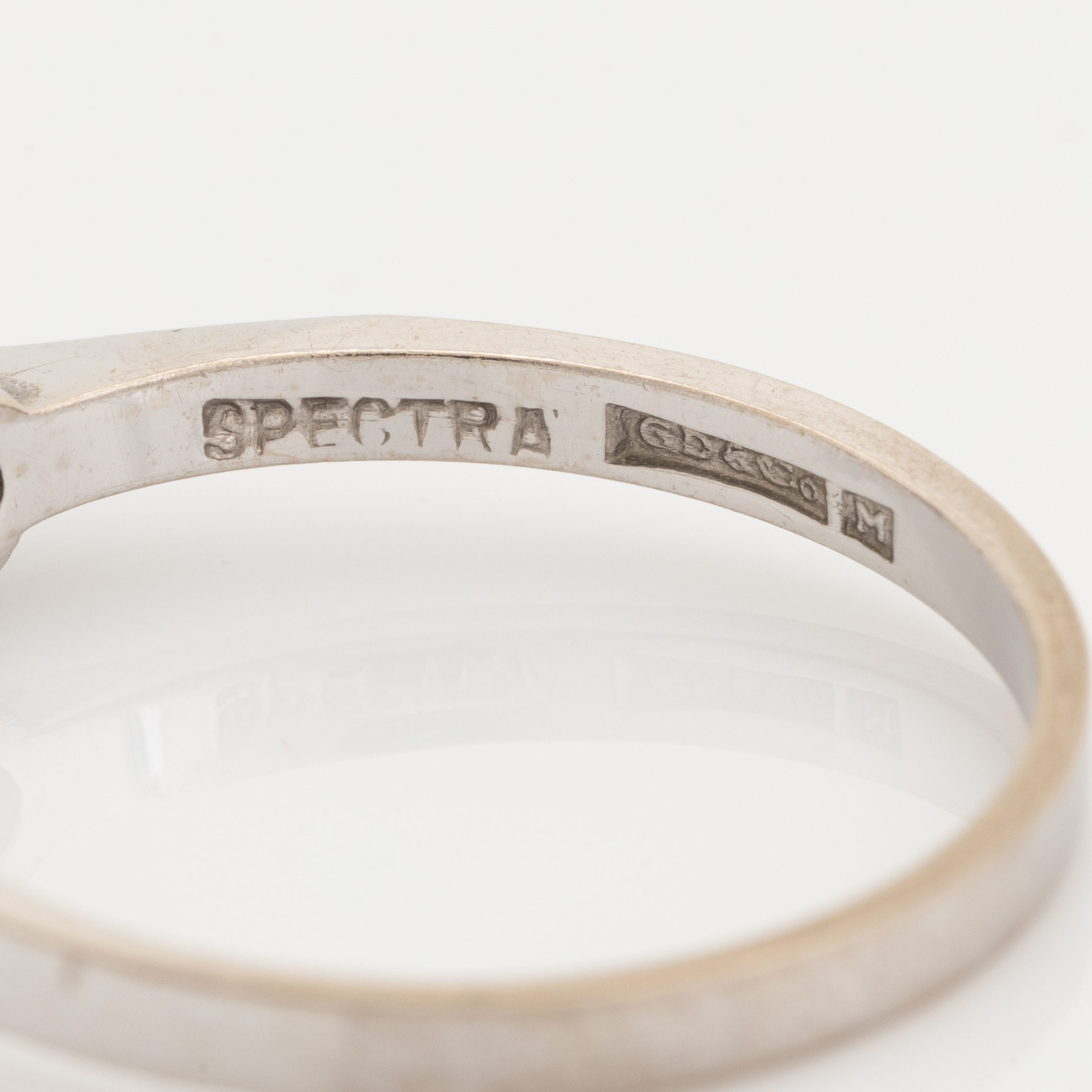 Ring, vitguld med briljantslipad diamant, 0,43 ct. - Bukowskis