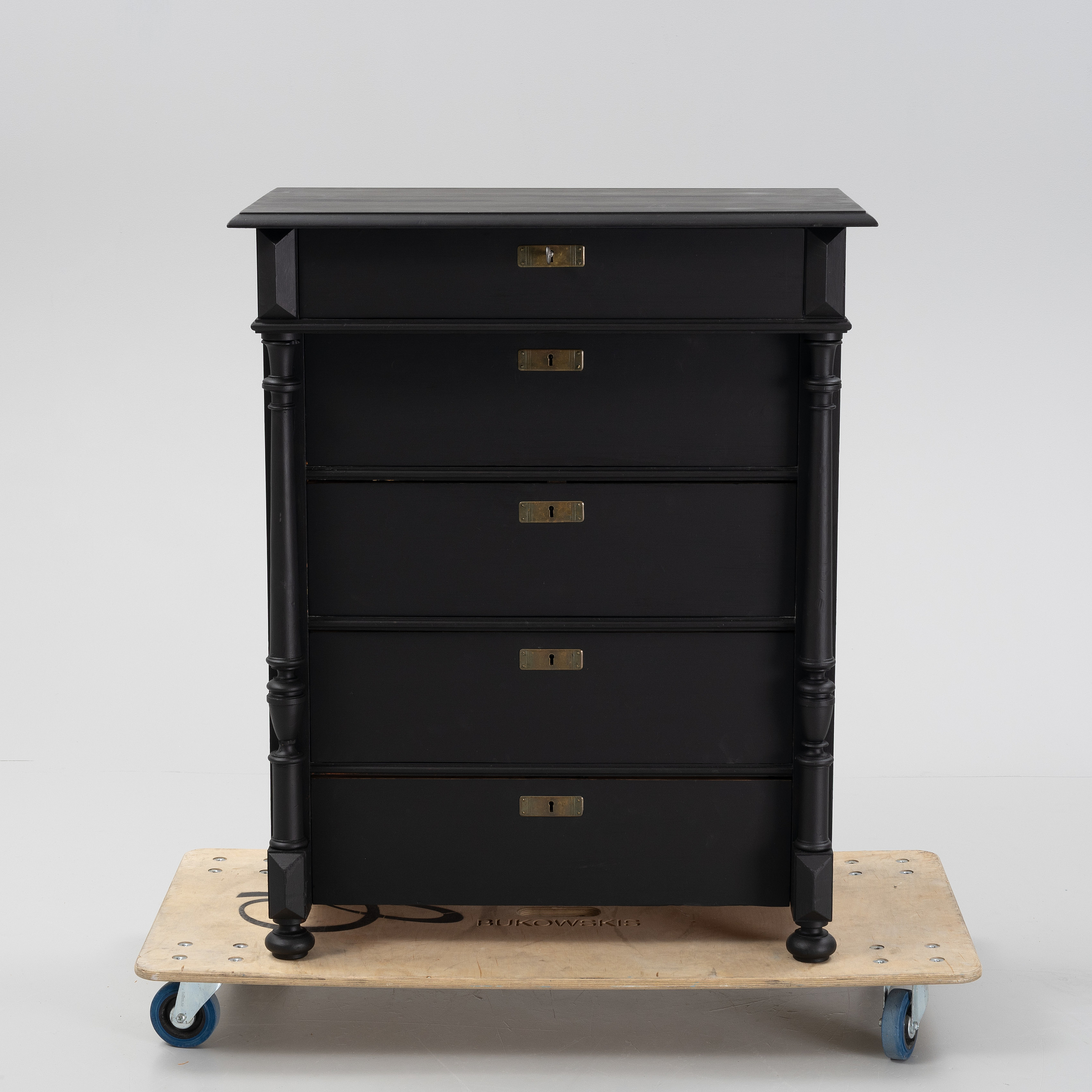 Byrå, nyrenässans, omkring år 1900. - Bukowskis