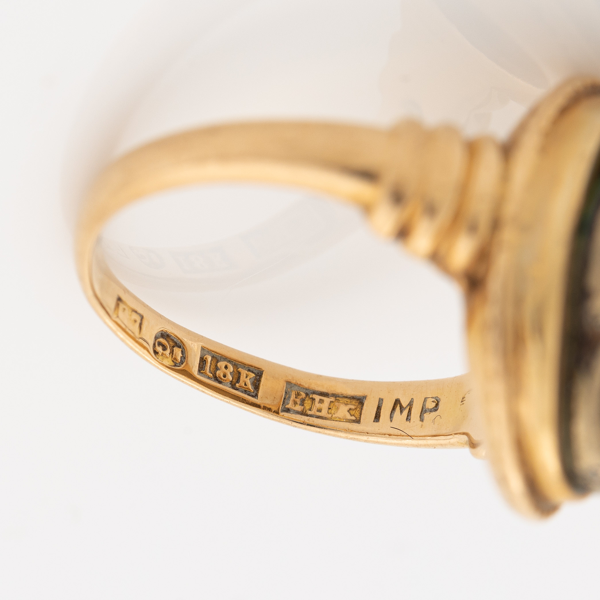 18K gold ring. - Bukowskis