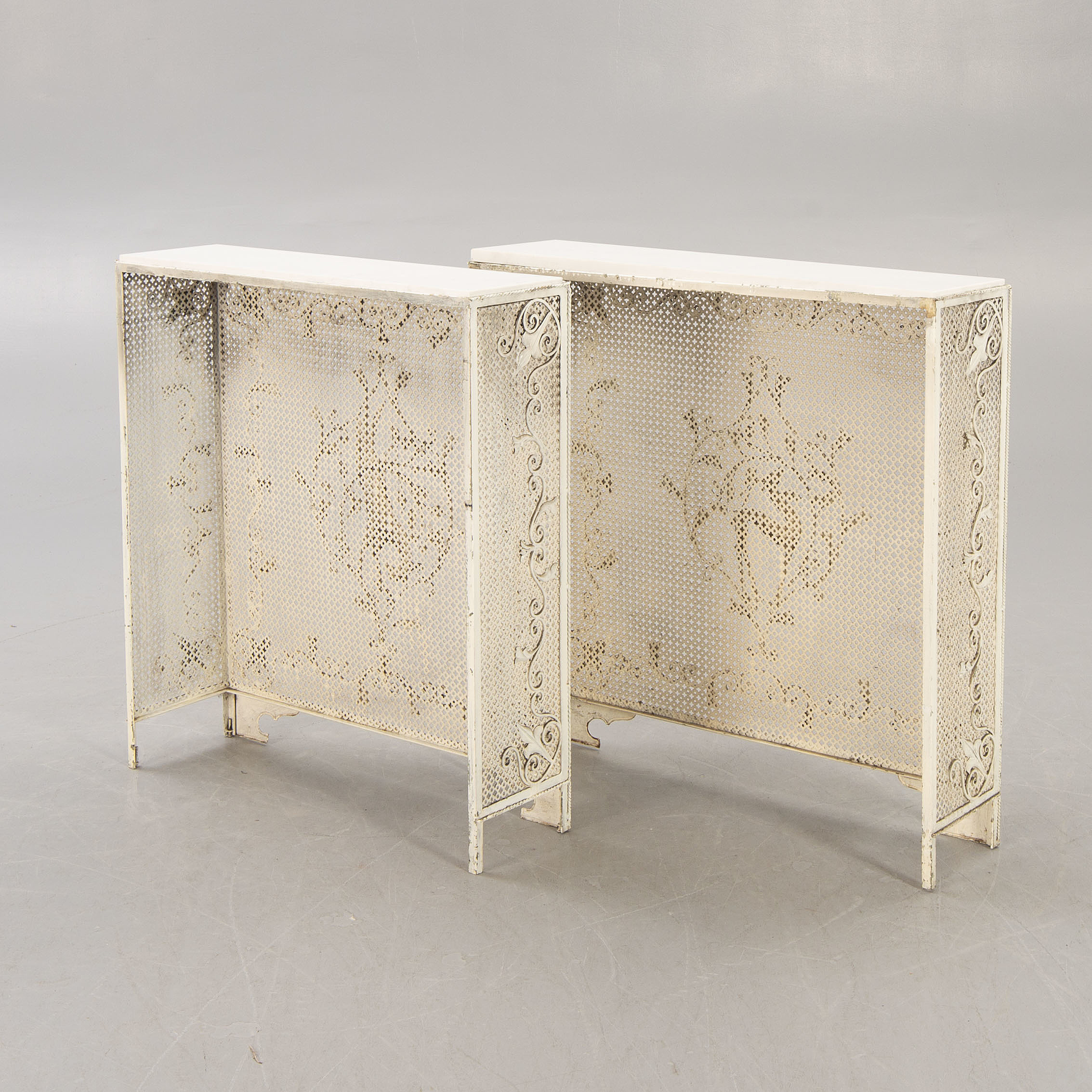 Elementskydd 2 st 1900-talets mitt. - Bukowskis