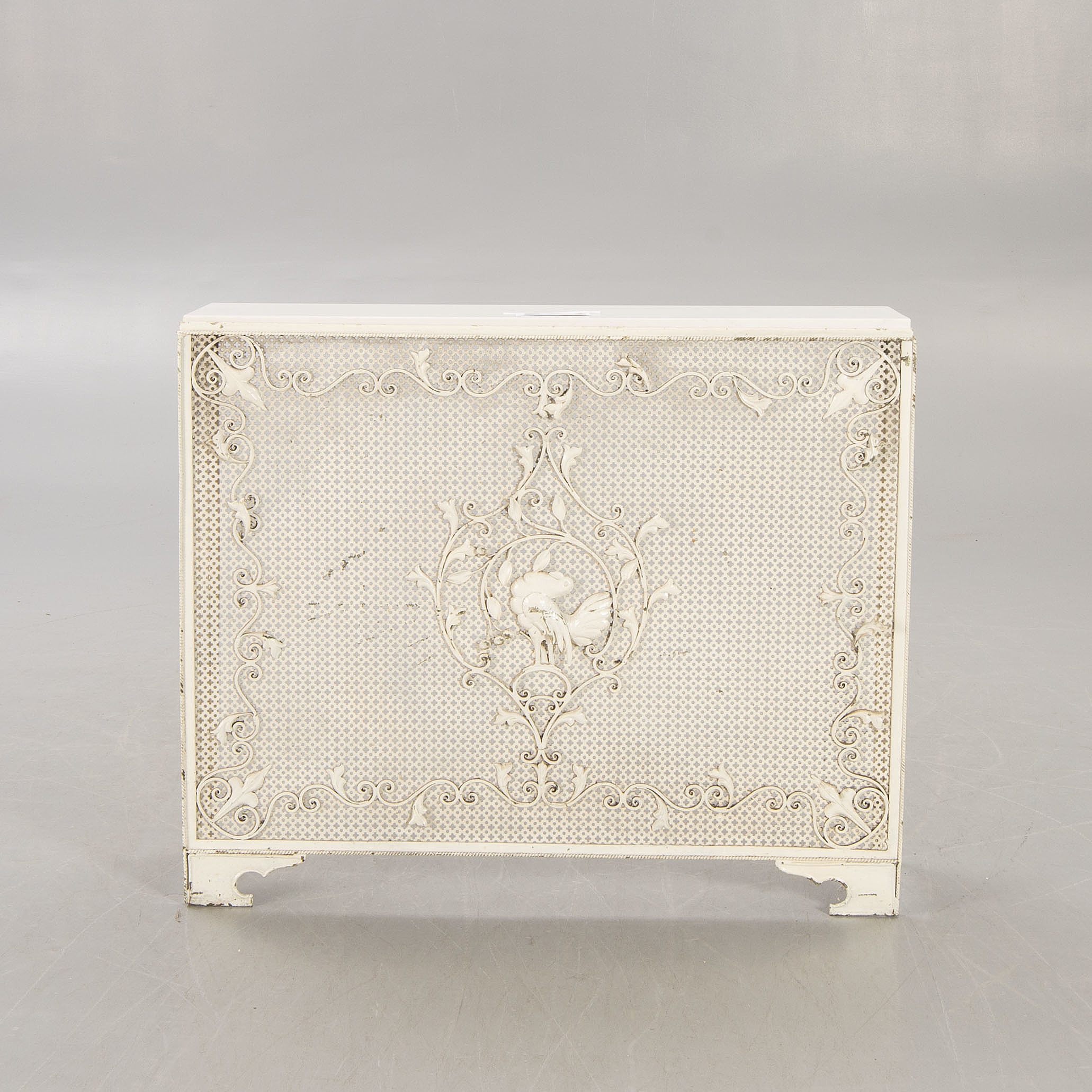 A mid 1900s radiator cover. - Bukowskis