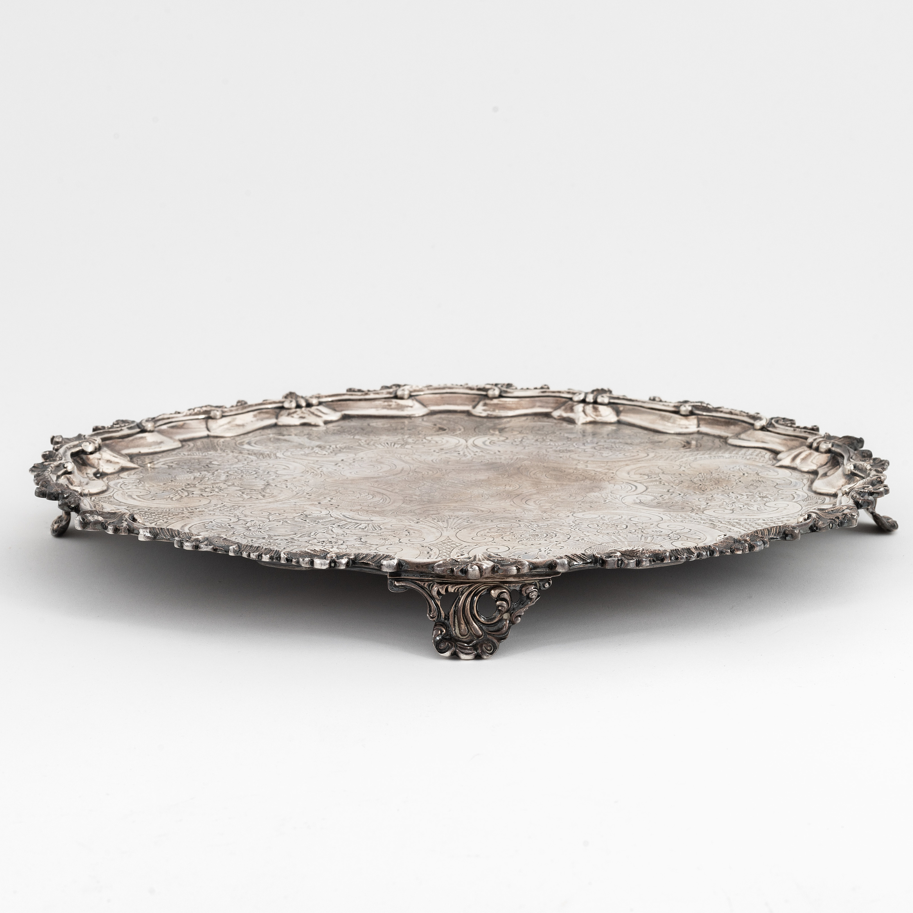 William M Traies, a silver tray, London, England, 1826. - Bukowskis