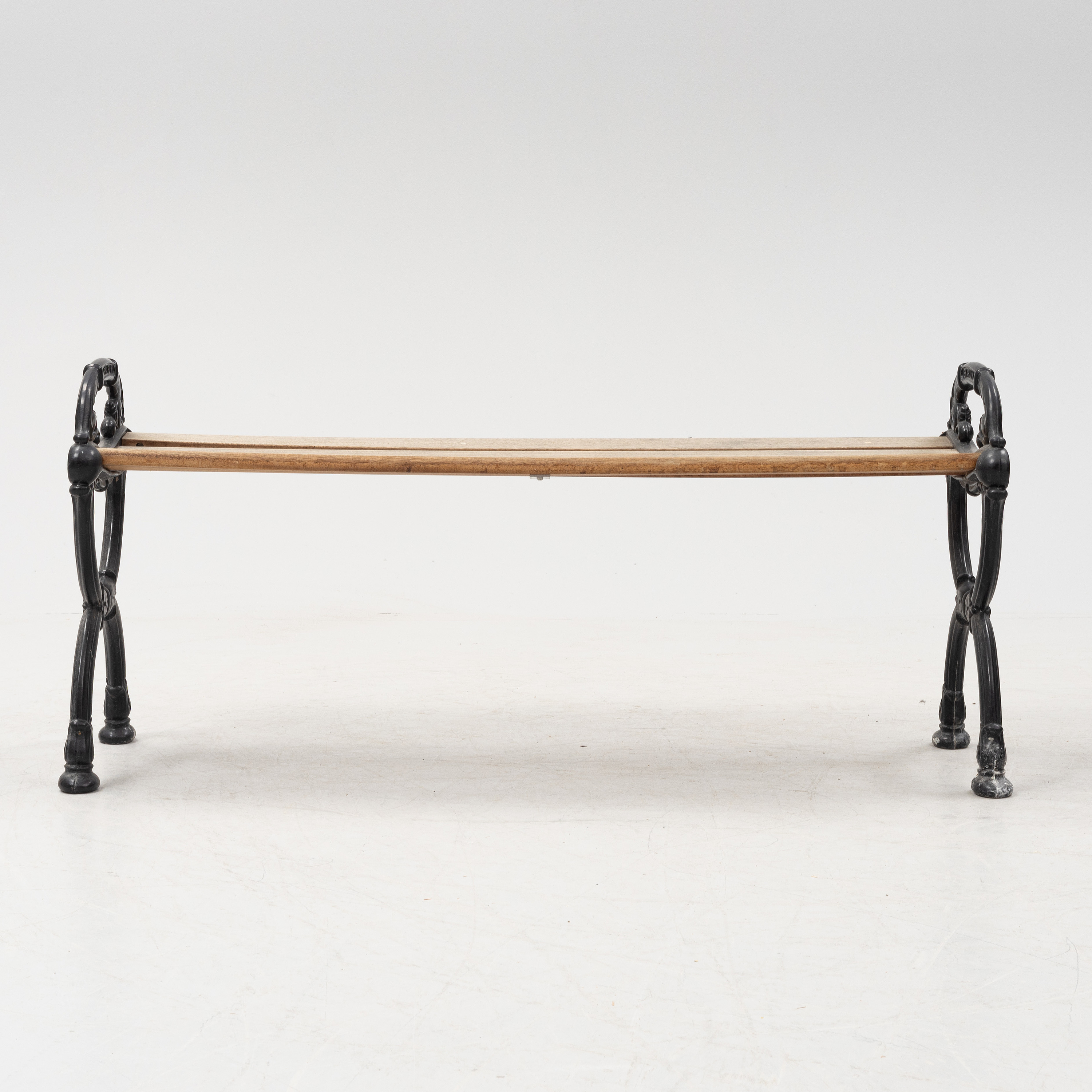 Bänk, "Stationssoffan", Byarum, 2000-tal. - Bukowskis