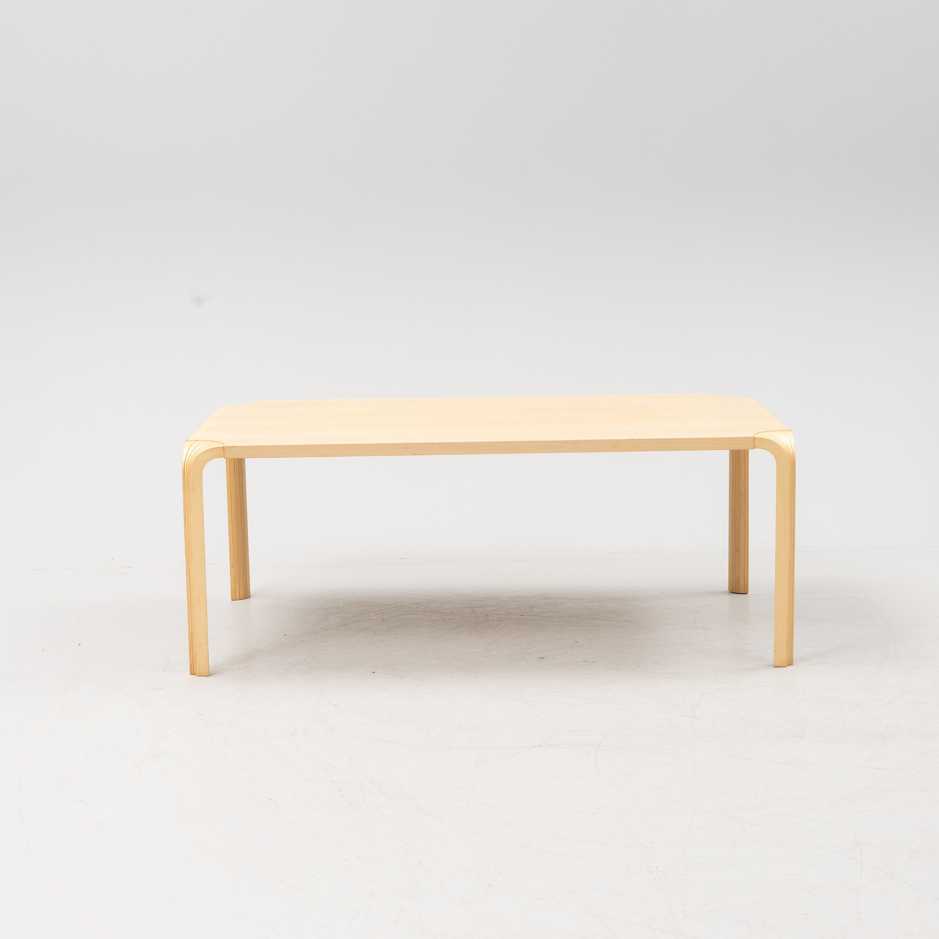 Alvar Aalto, a 'Fan leg table' from Artek, Finland. - Bukowskis