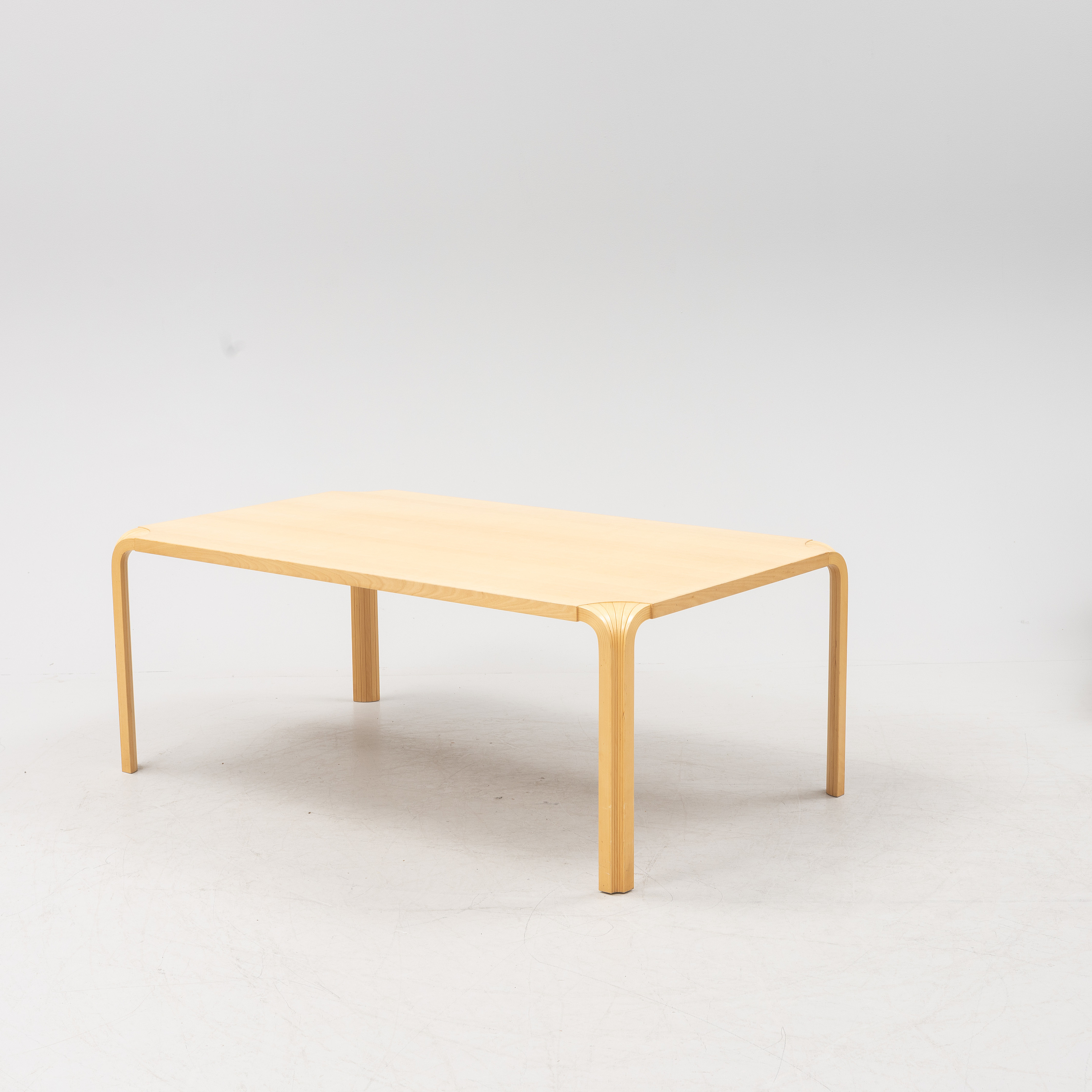 Alvar Aalto, a 'Fan leg table' from Artek, Finland. - Bukowskis