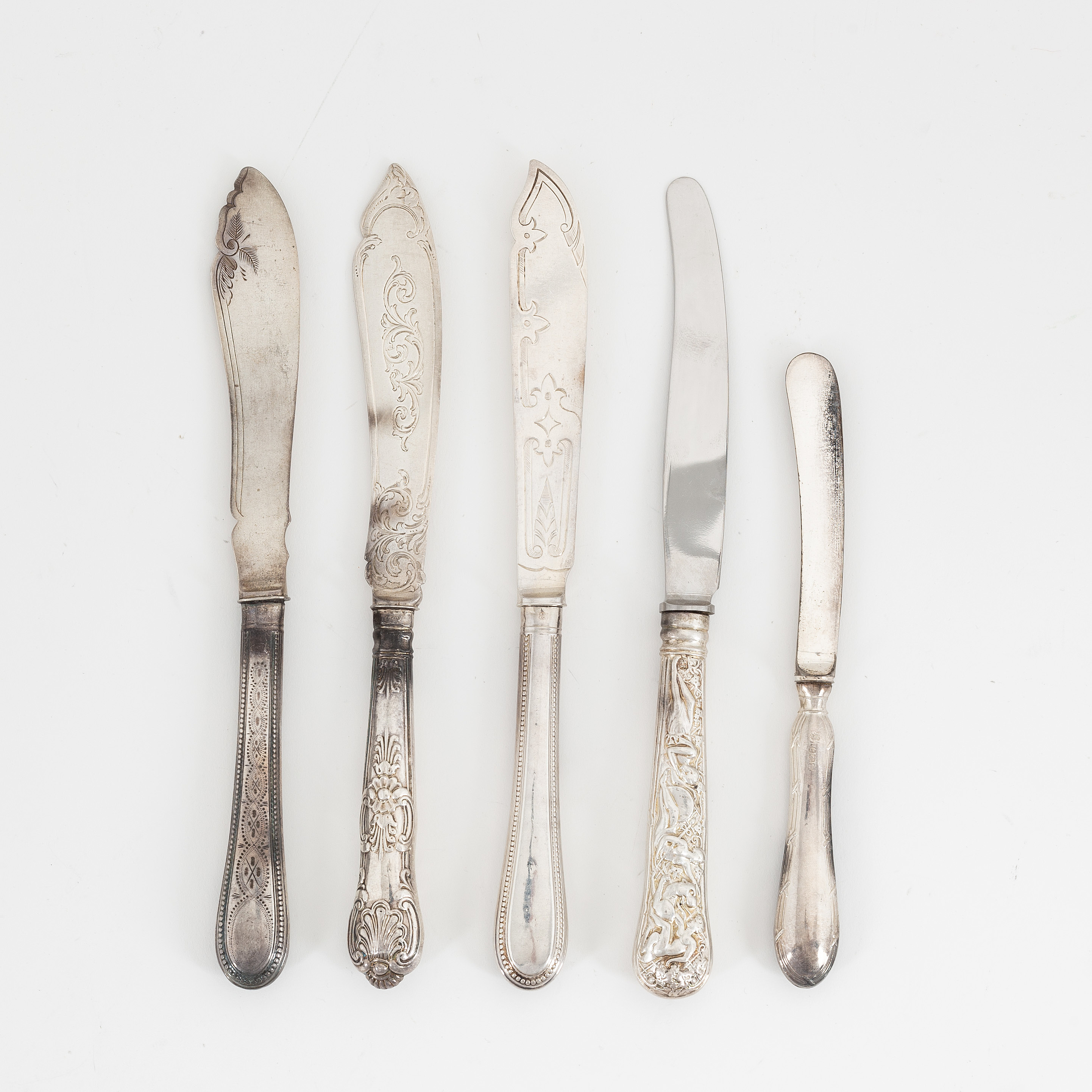 24 silver knives, England, 19th Century / early 20th Century. - Bukowskis