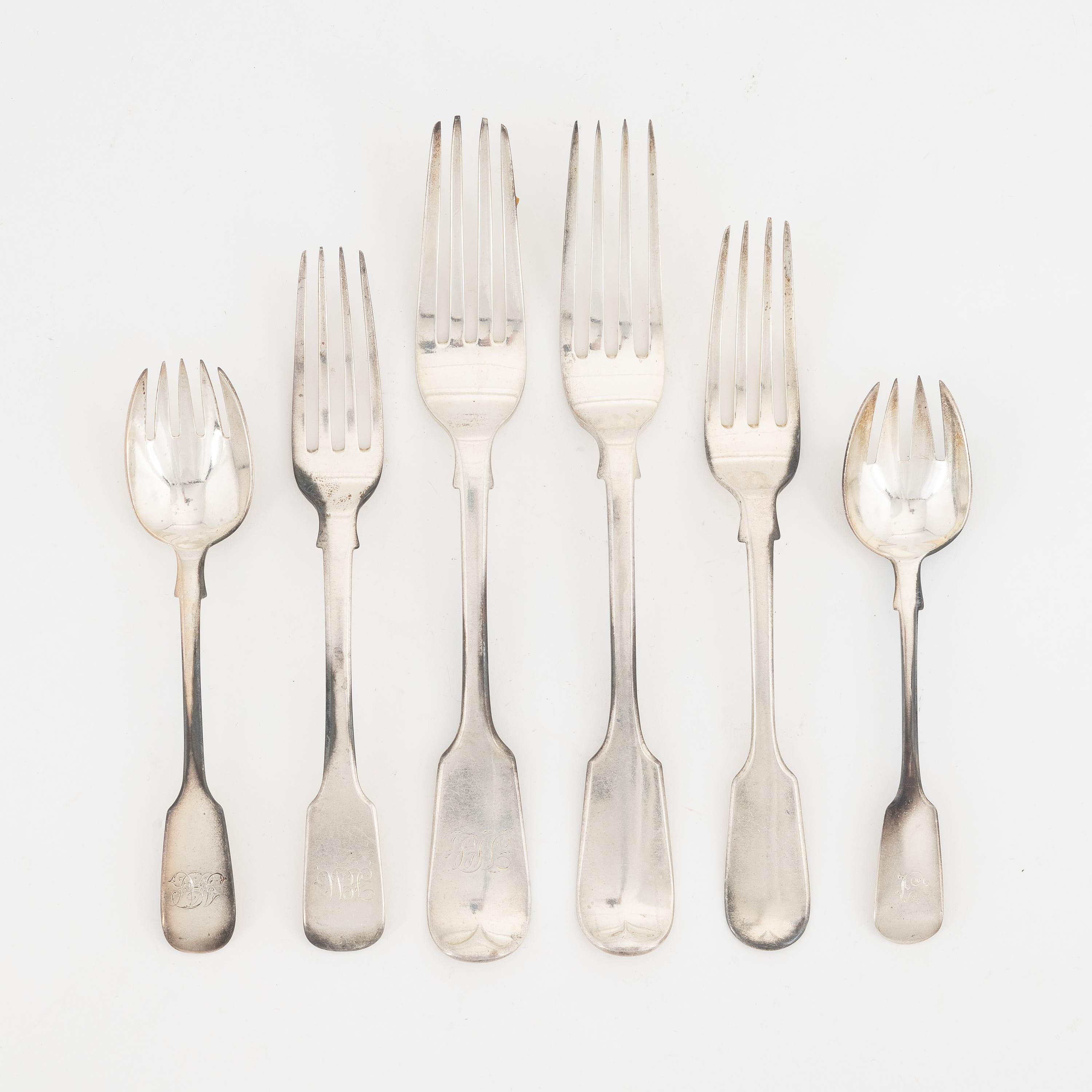 32 silver forks, London, England, 19th Century. - Bukowskis