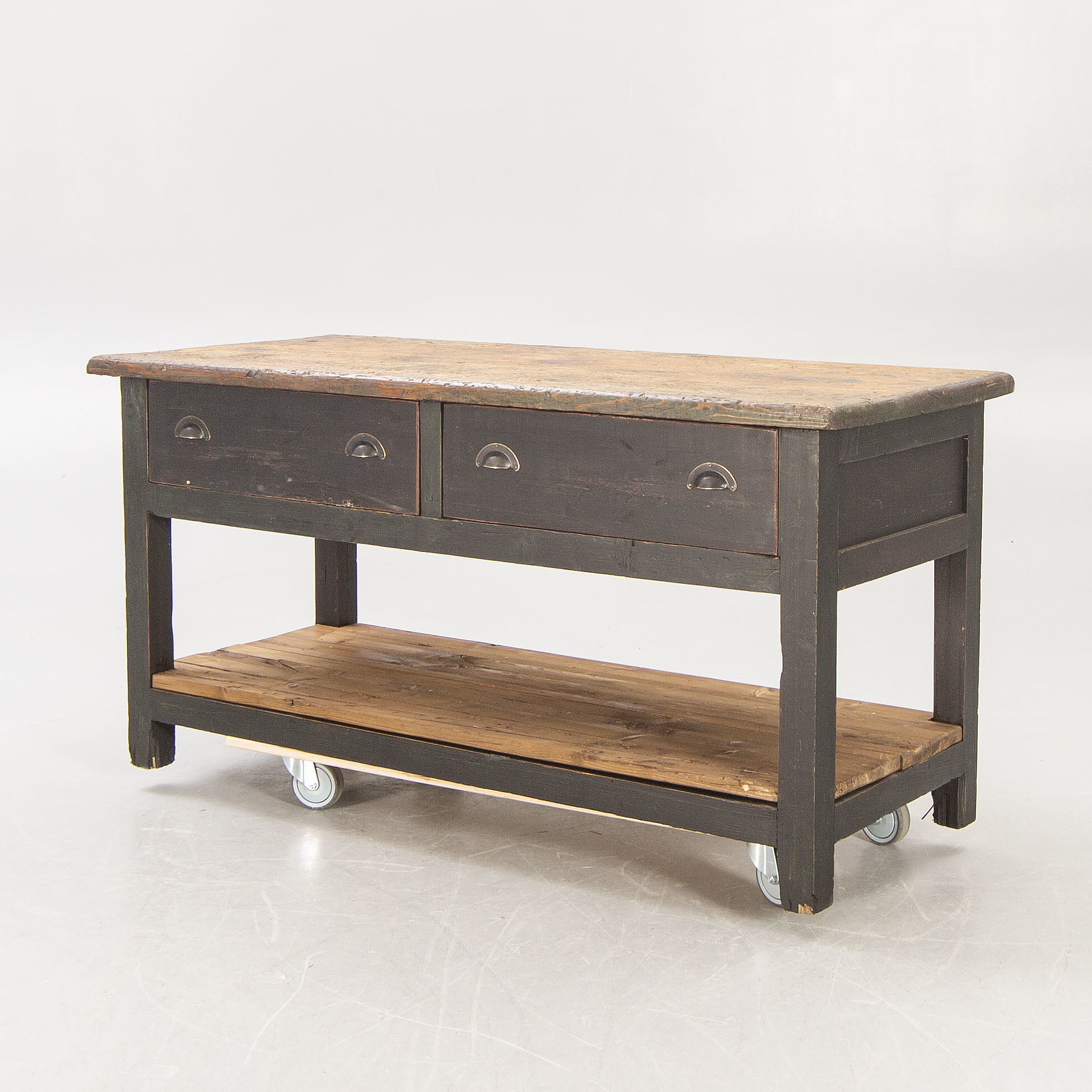 An early 1900s working table. - Bukowskis