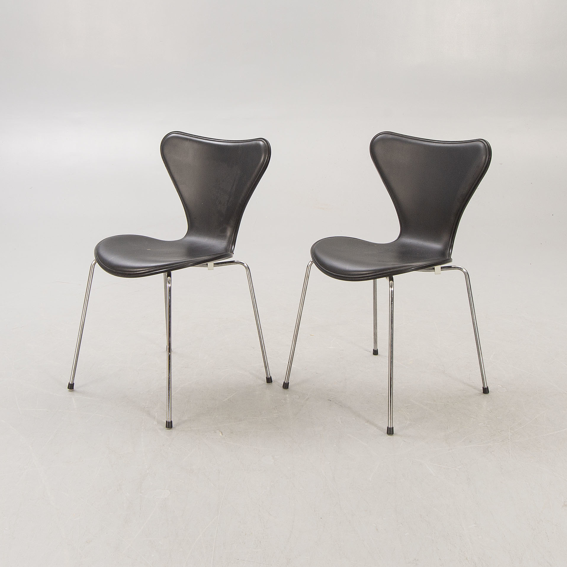Arne Jacobsen, stolar 2 st "Sjuan" för Fritz Hansen Danmark 2015 ...