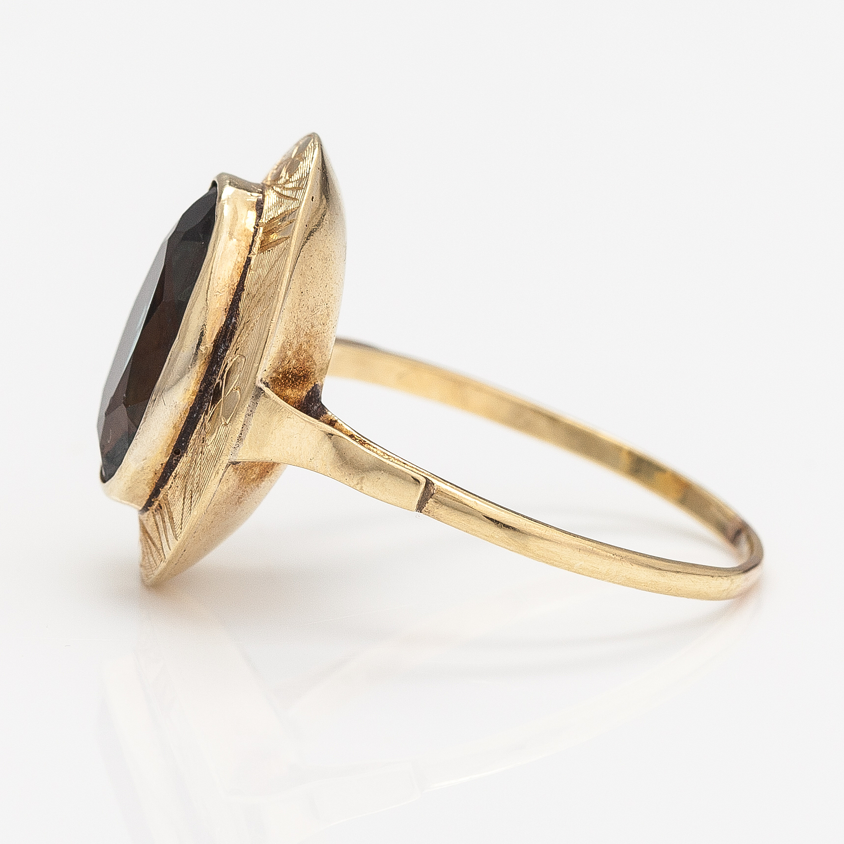 Ring, 14K guld och syntetisk spinell. - Bukowskis